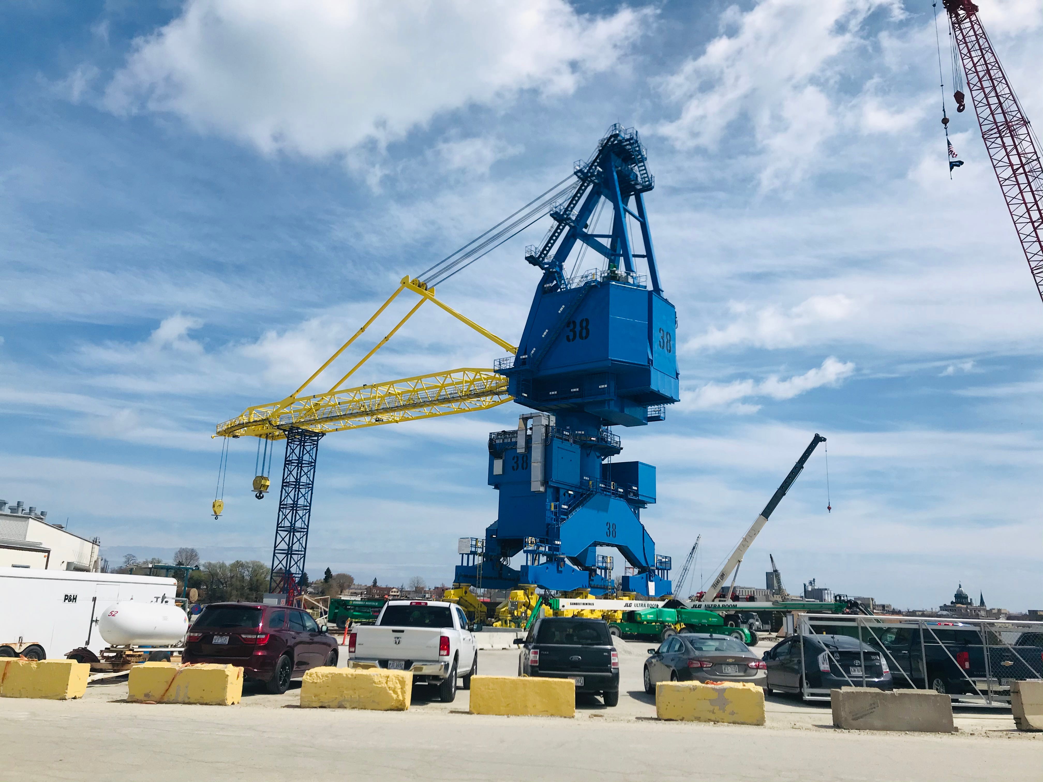 Manitowoc big blue crane wins Coolest Thing Made in Wisconsin contest