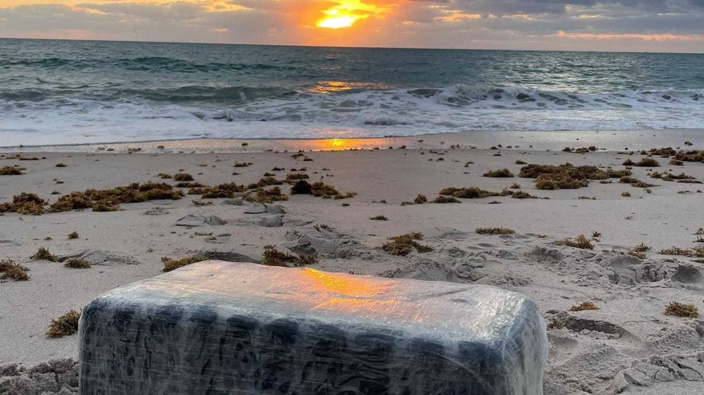 Beachgoers discover nearly 22 kilos of cocaine worth $1.4 million ... Beachgoers discover nearly 22 kilos of cocaine worth $1.4 million ...