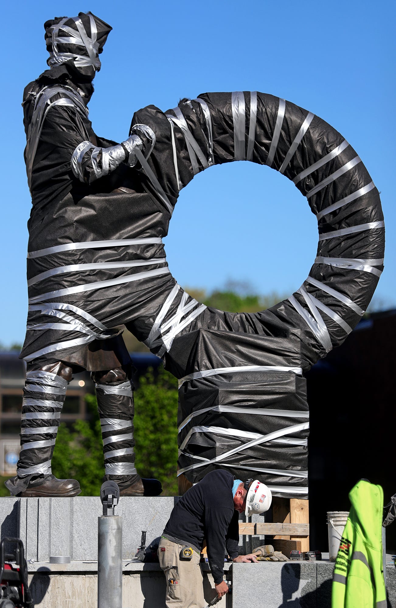 Akron to unveil downtown statue honoring rubber workers