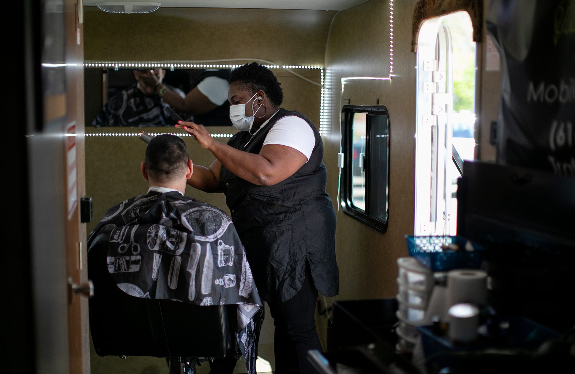 Mobile barbershop Traffic Trims gives entrepreneur a life of freedom
