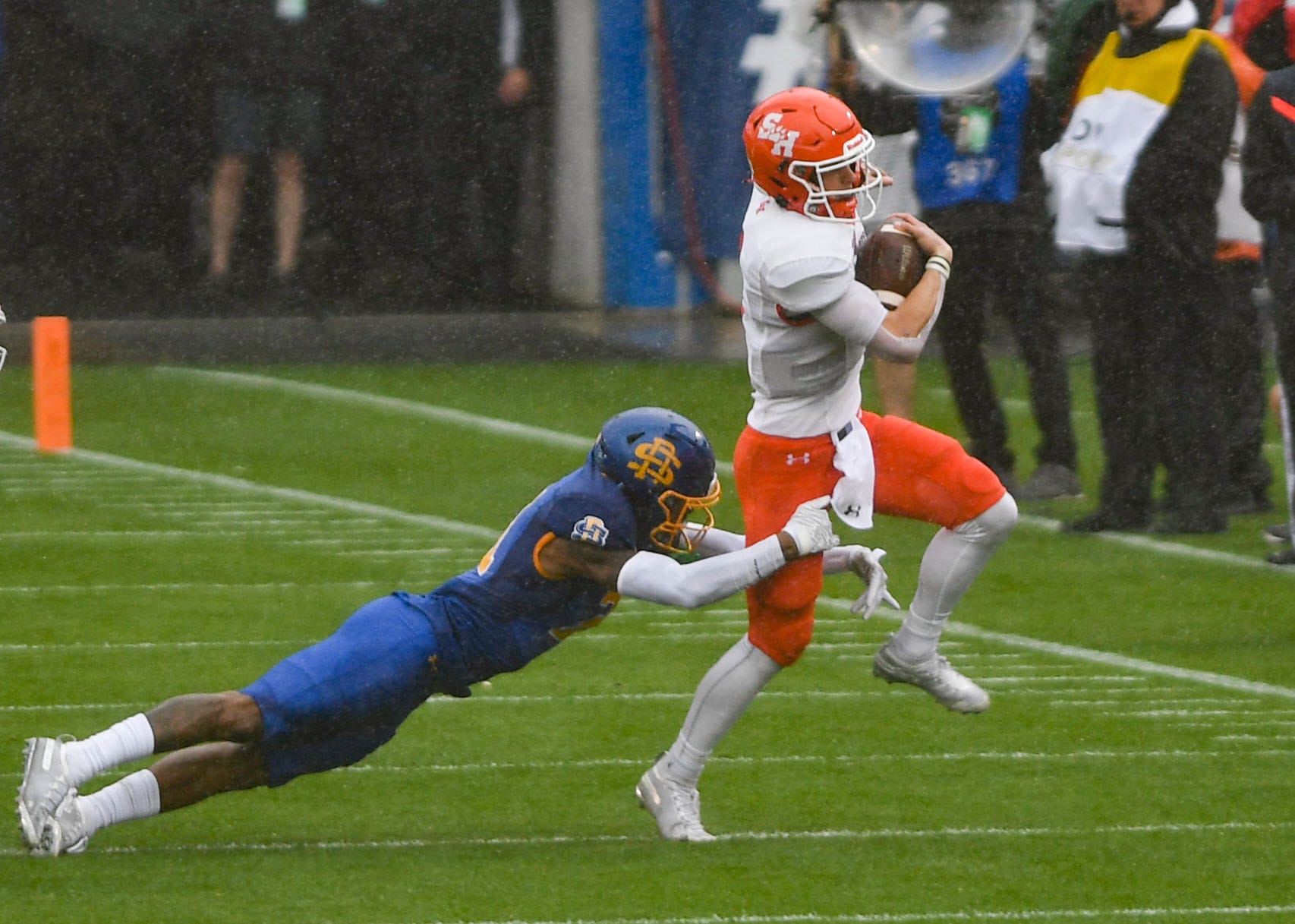 Eric Schmid's heroic performance lifts Sam Houston to national title