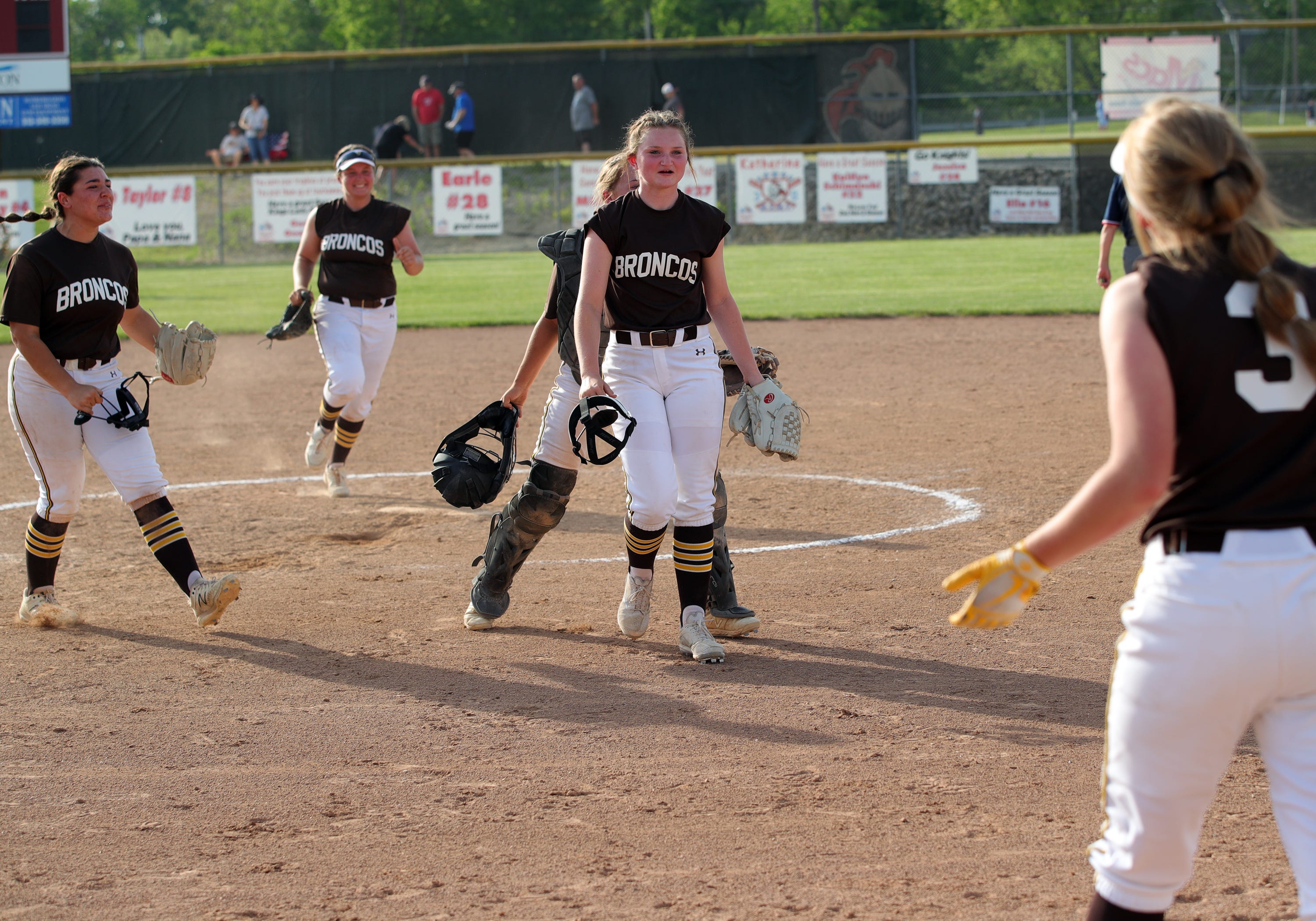 Western Brown softball beats top seed Miamisburg for a district title
