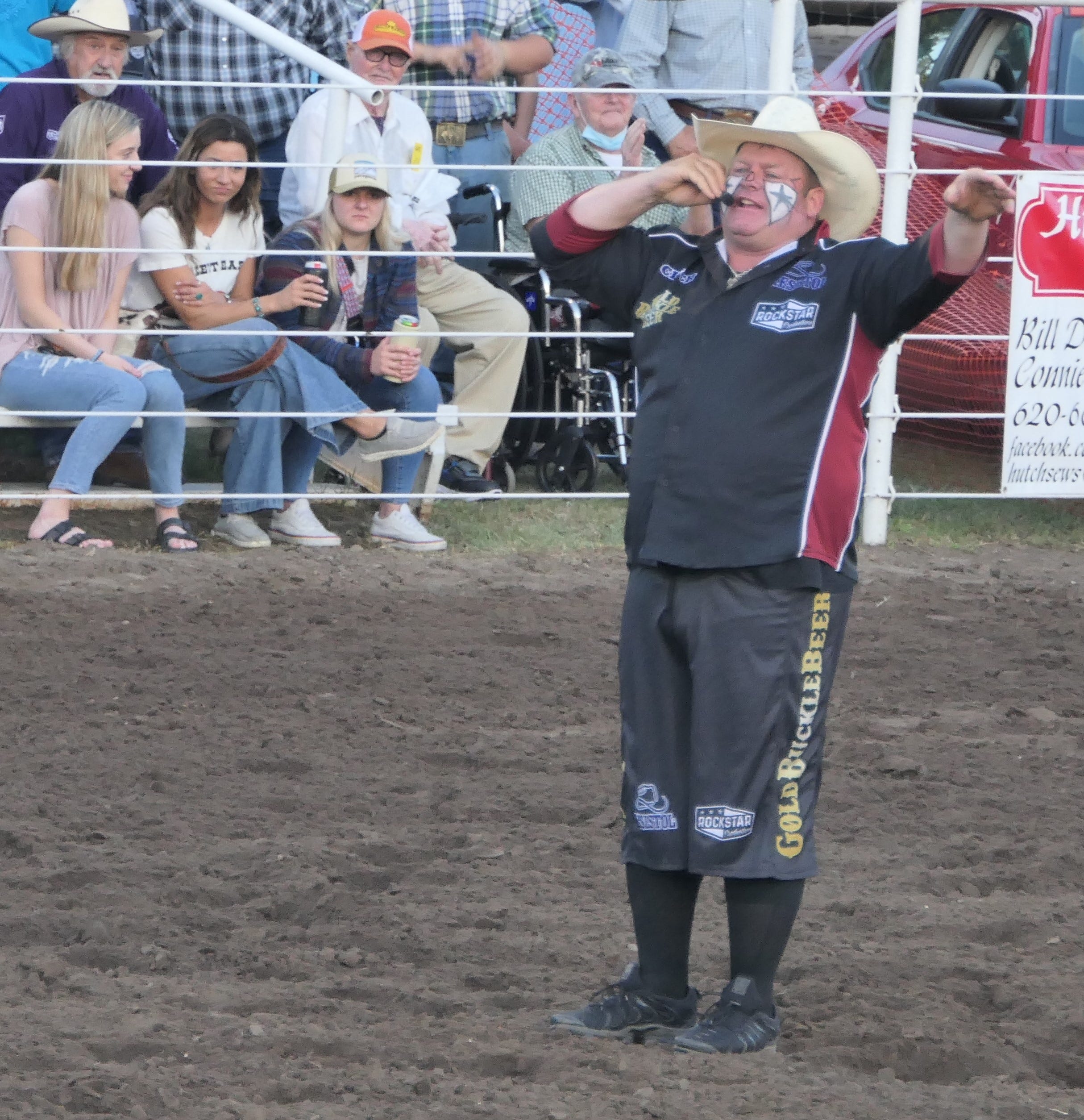 Award winning rodeo clown, Justin Rumford, entertains at Abbyville ...