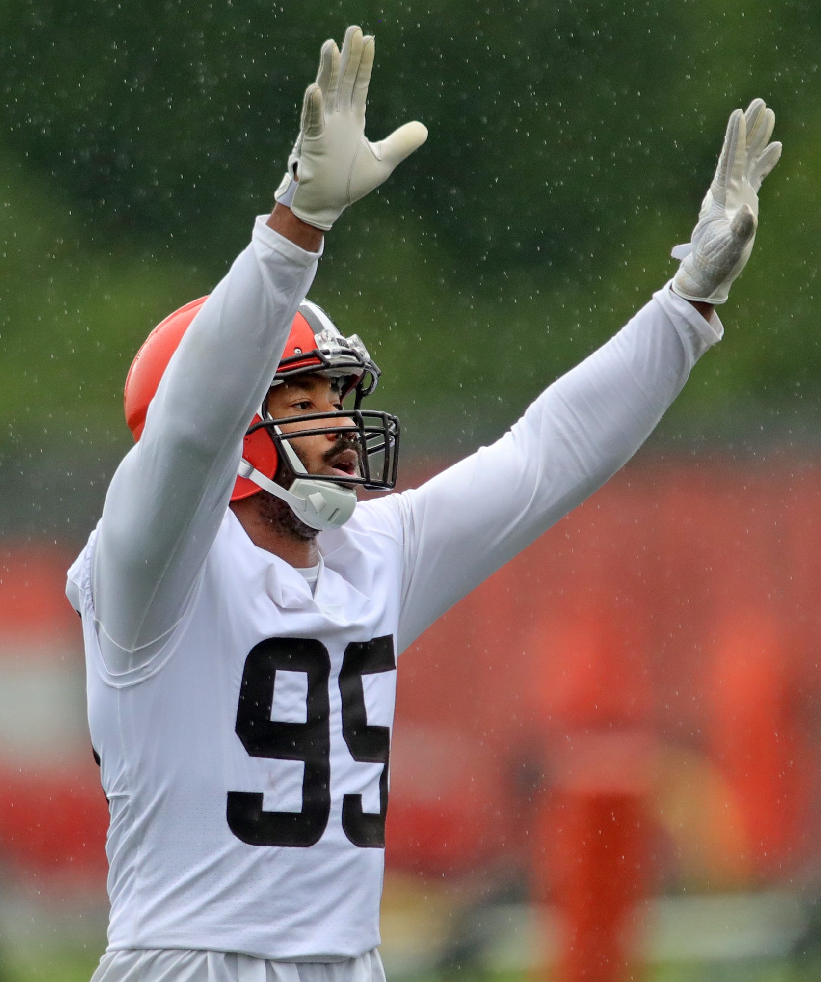 Browns defensive end Myles Garrett hanging up his basketball shoes