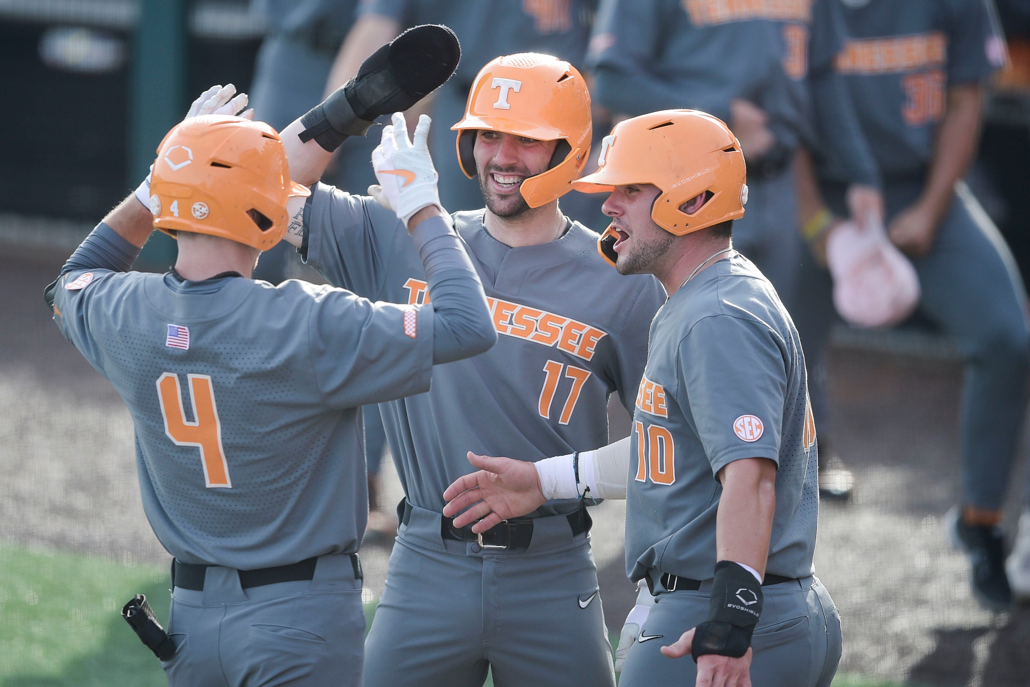 Tennessee baseball tops Liberty, advances to Knoxville Regional final