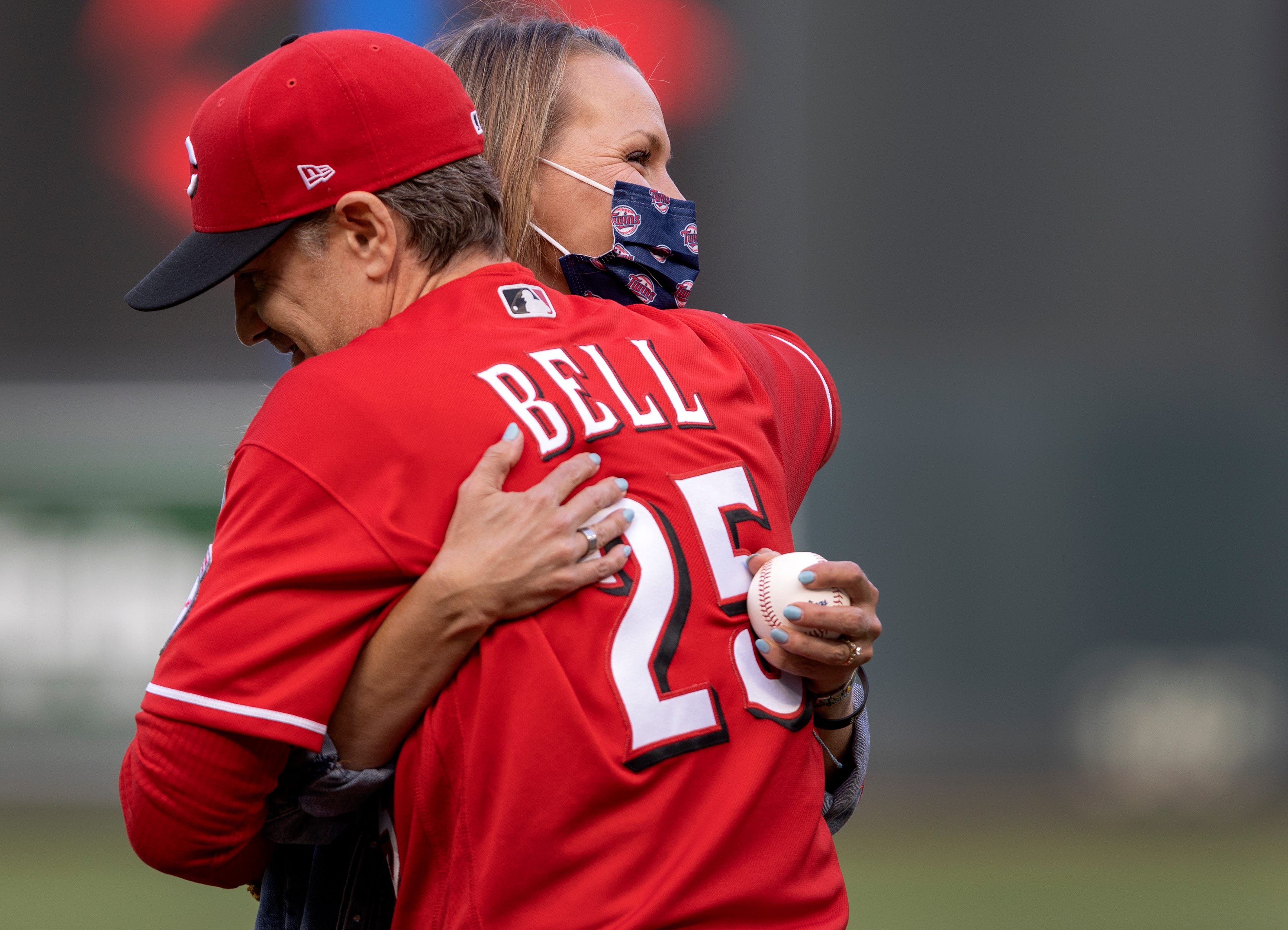 Minnesota Twins-Cincinnati Reds honor Mike Bell in pregame tribute