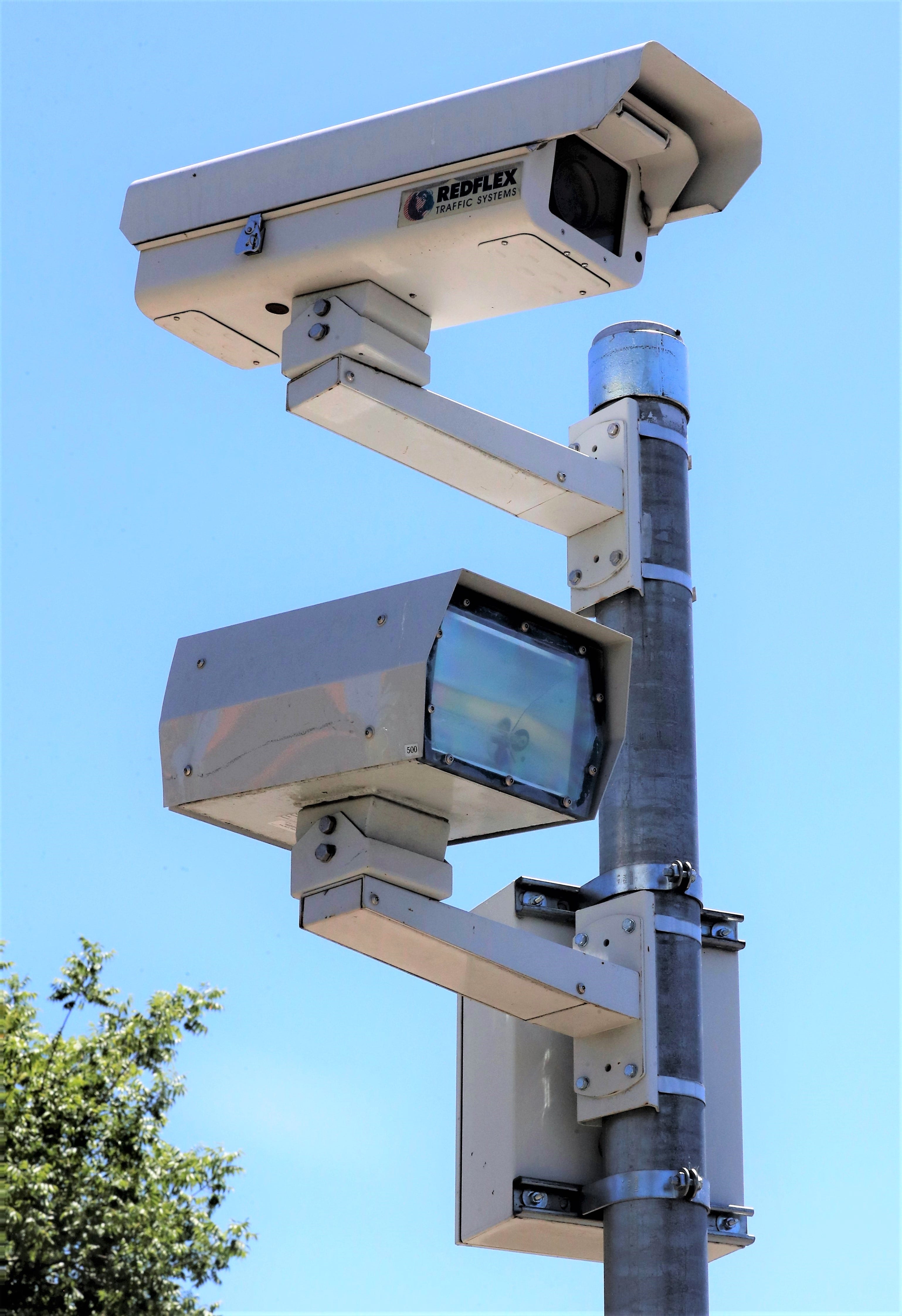 Red-light cameras here to stay as Ventura extends traffic contract