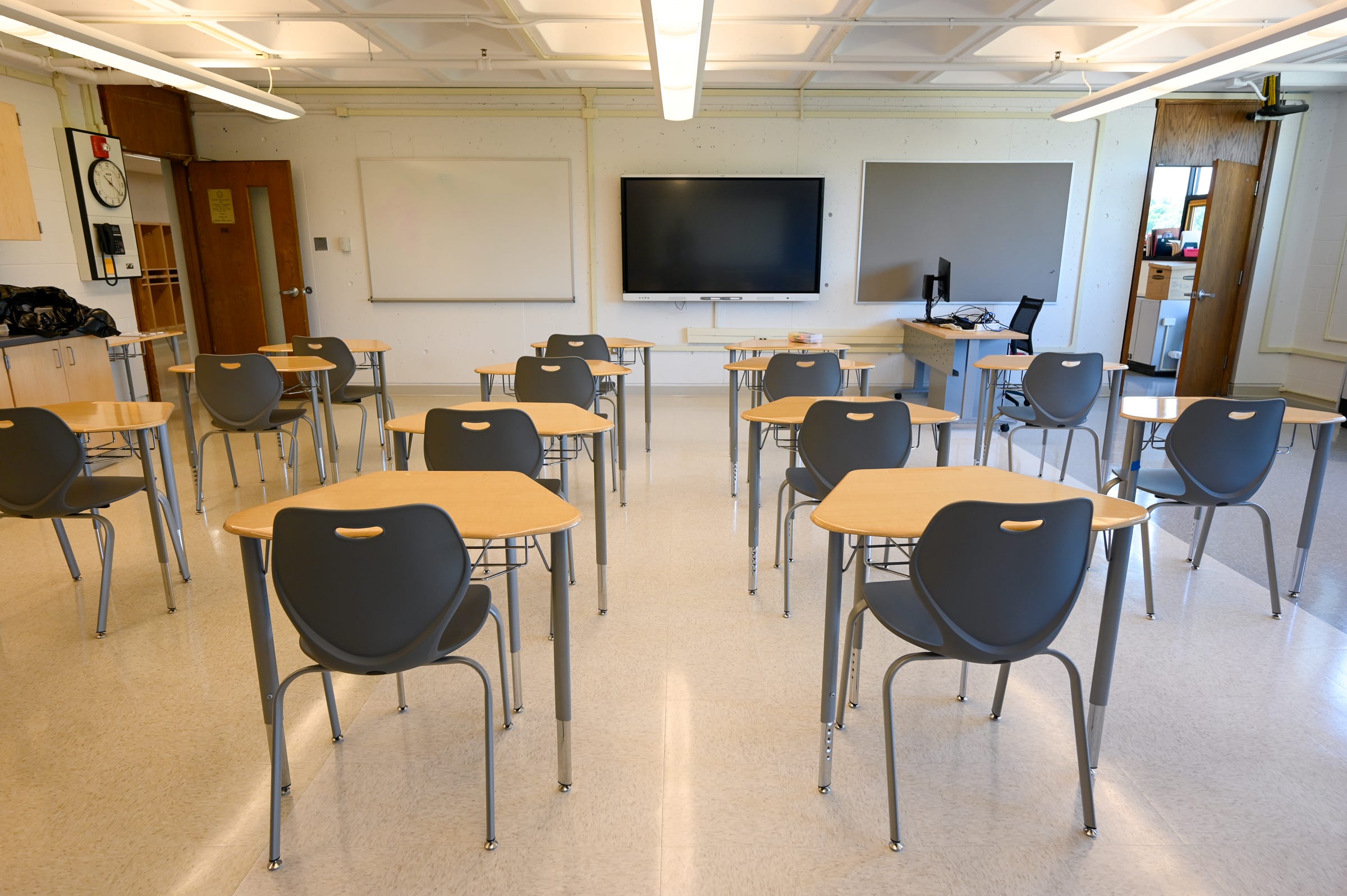 Lubbock school districts increase teachers pay in adopted budgets