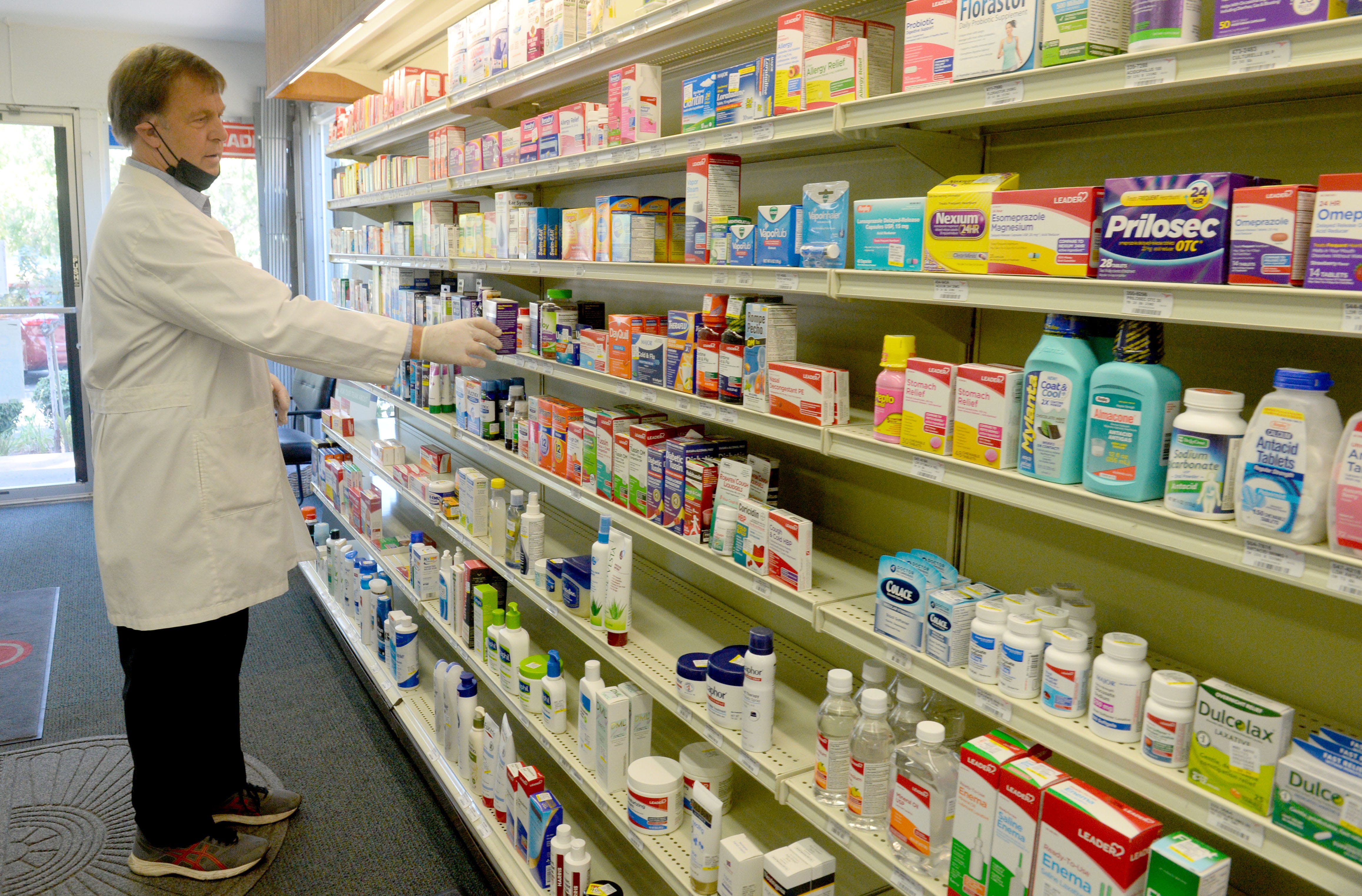 States step up push to regulate pharmacy drug brokers