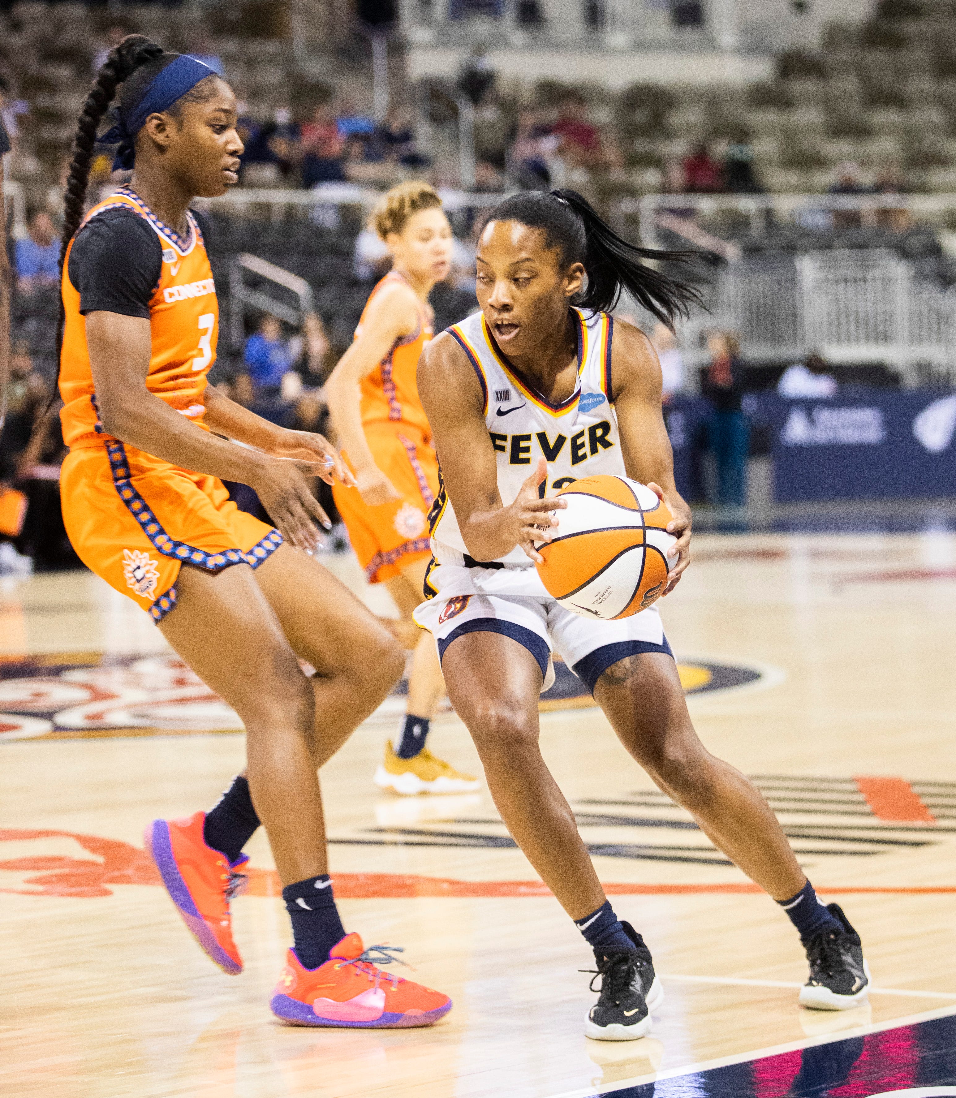 WNBA: Indiana Fever falls to Connecticut Sun, loses 12th in a row