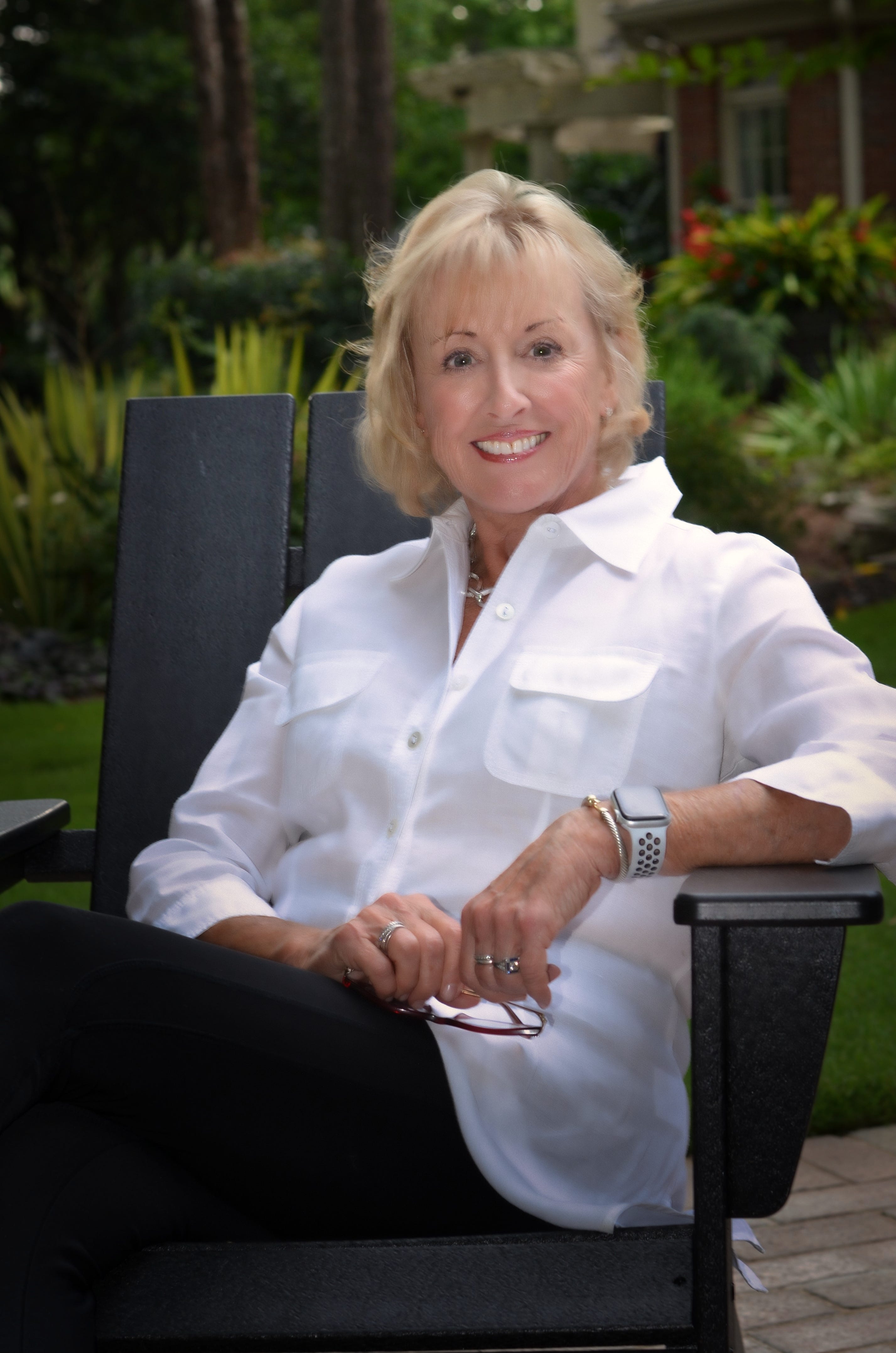 Dolly Parton uses her celebrity for good, let it be a lesson to us all