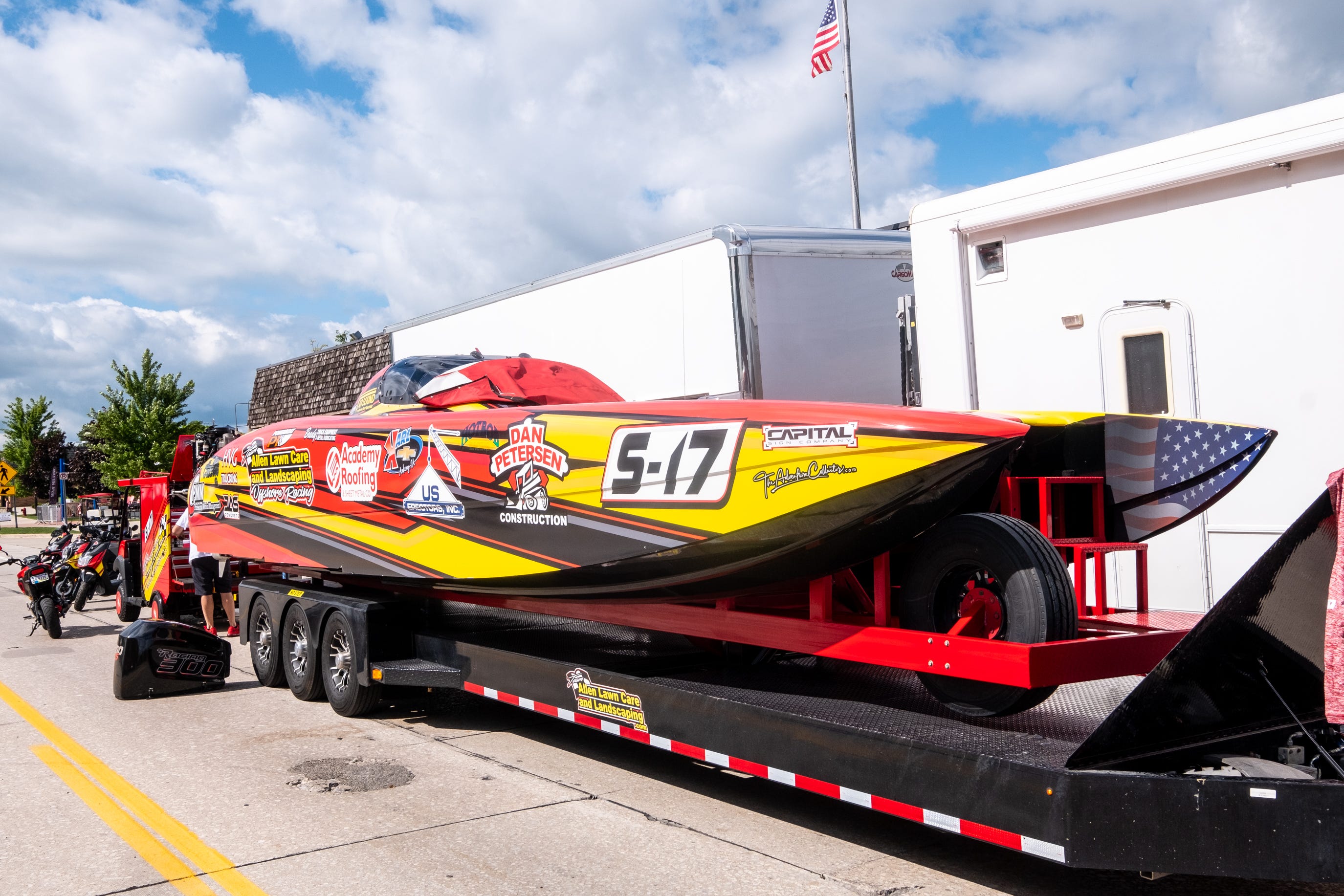 Watch a powerboat crash during Sunday's race in St. Clair
