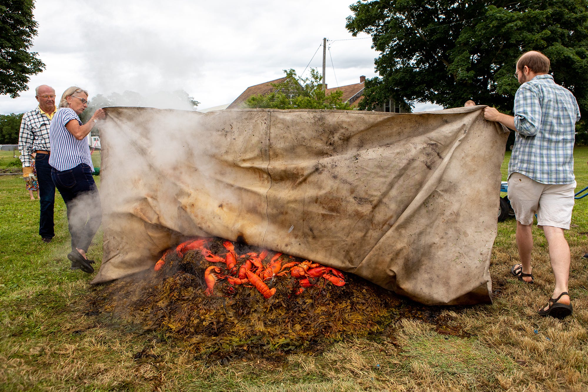 How do you host a traditional New England clambake? Here's a guide