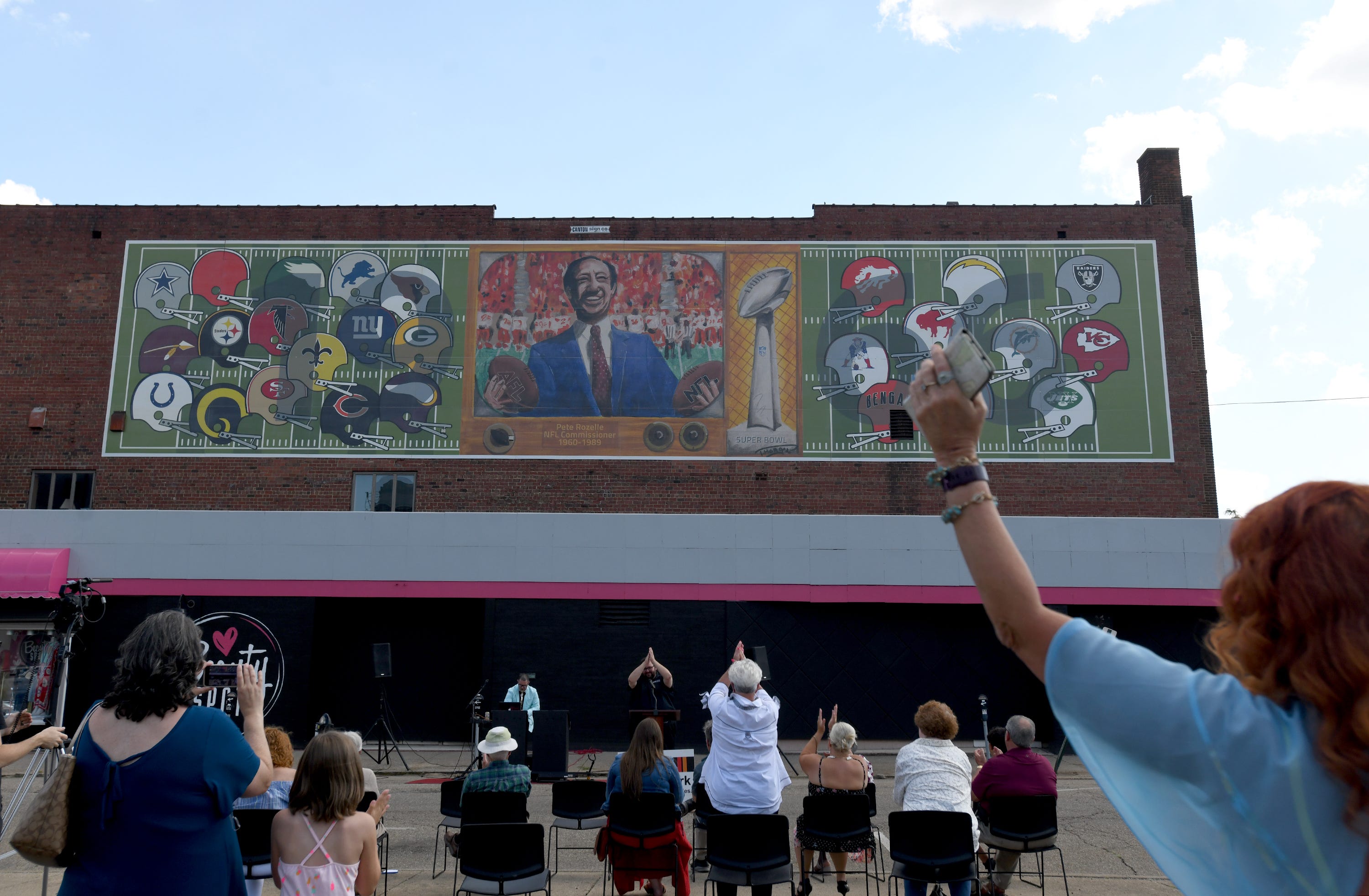 'The ELEVEN' art project nears goal line with Pete Rozelle unveiling