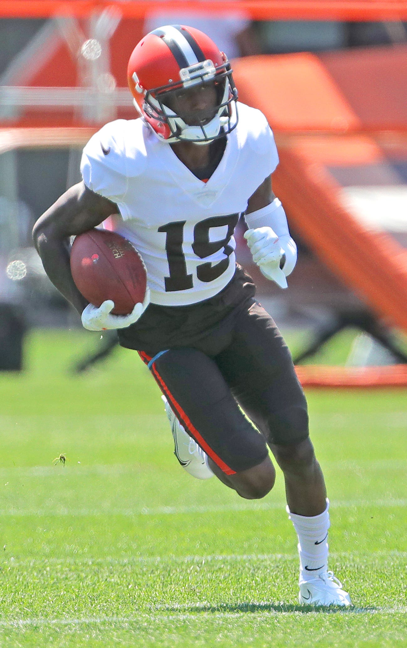 JoJo Natson isn't leaving Cleveland Browns, but KhaDarel Hodge is gone