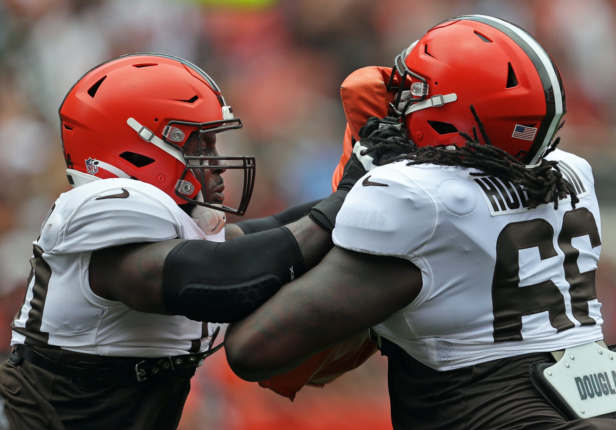 Cleveland Browns Chris Hubbard back after two surgeries in 16 months