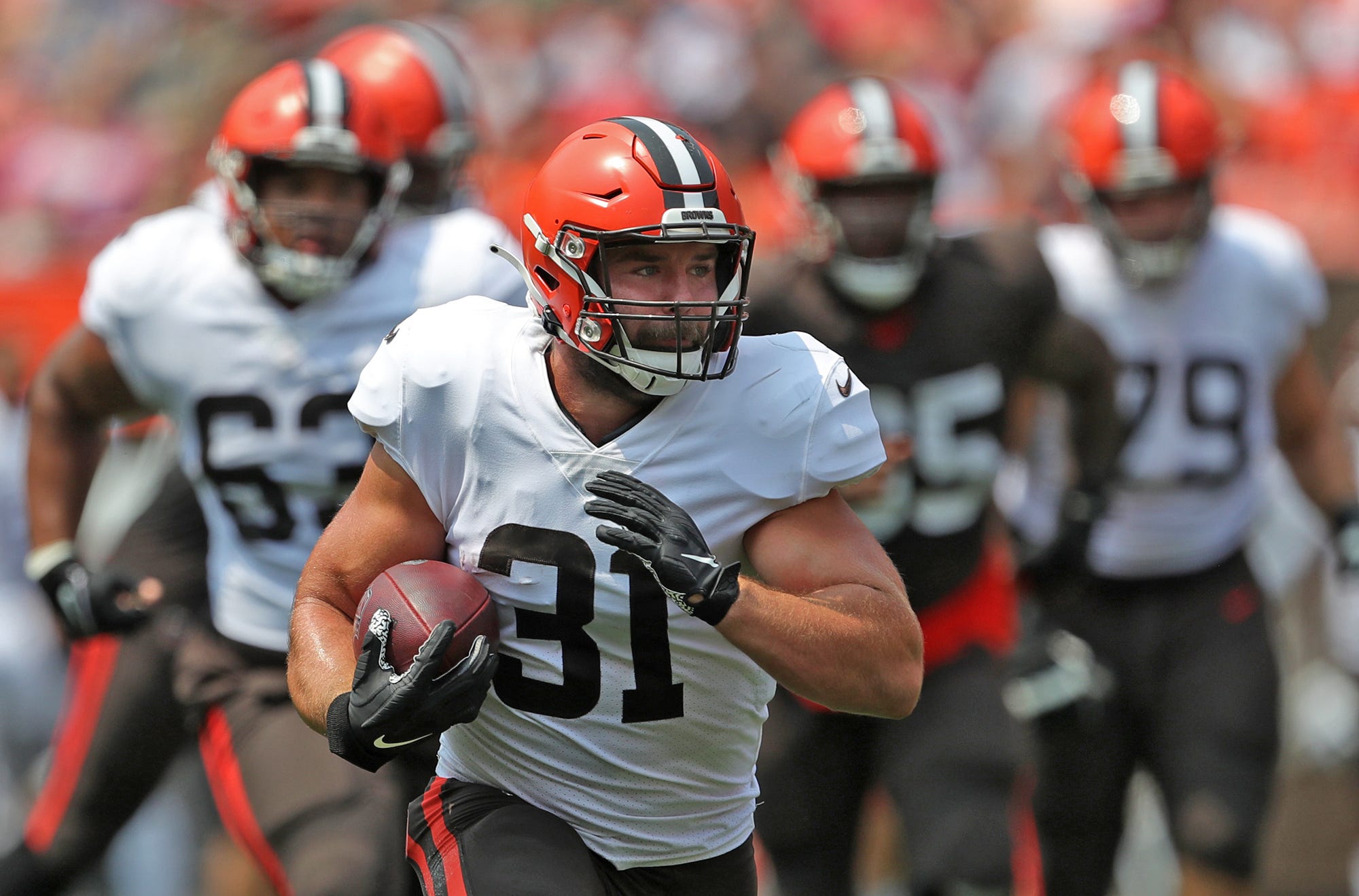 Browns allowing fullback Andy Janovich to become free agent