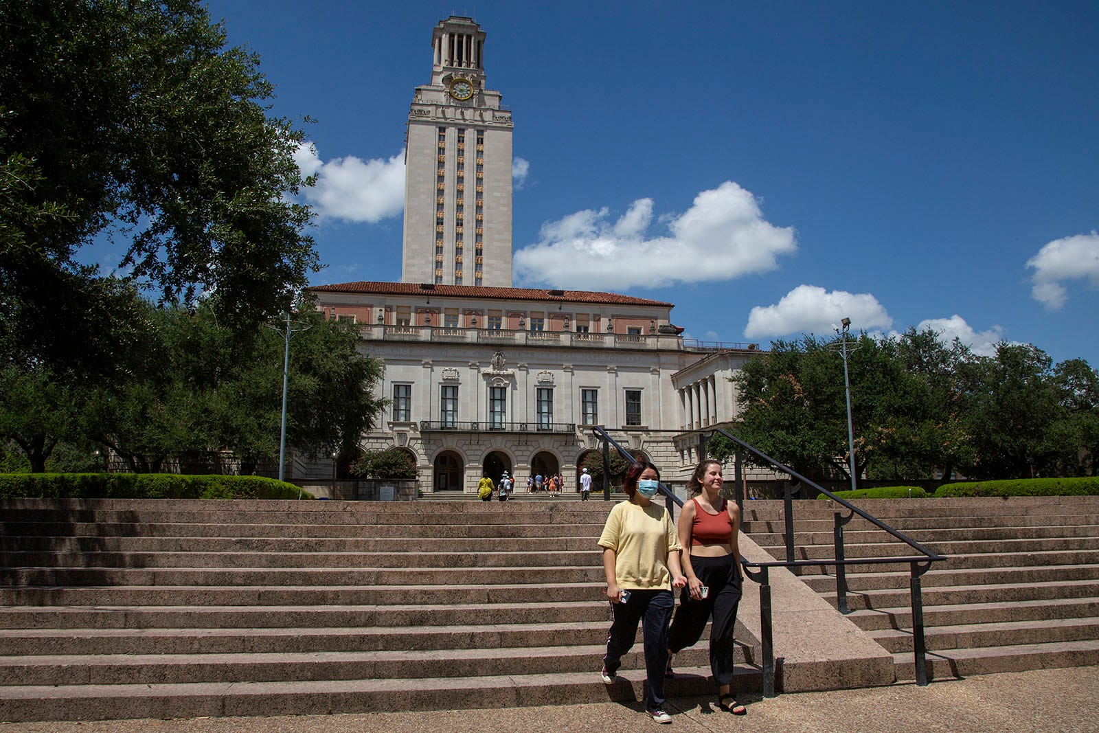 Report says thousands of new COVID cases predicted this fall at UT