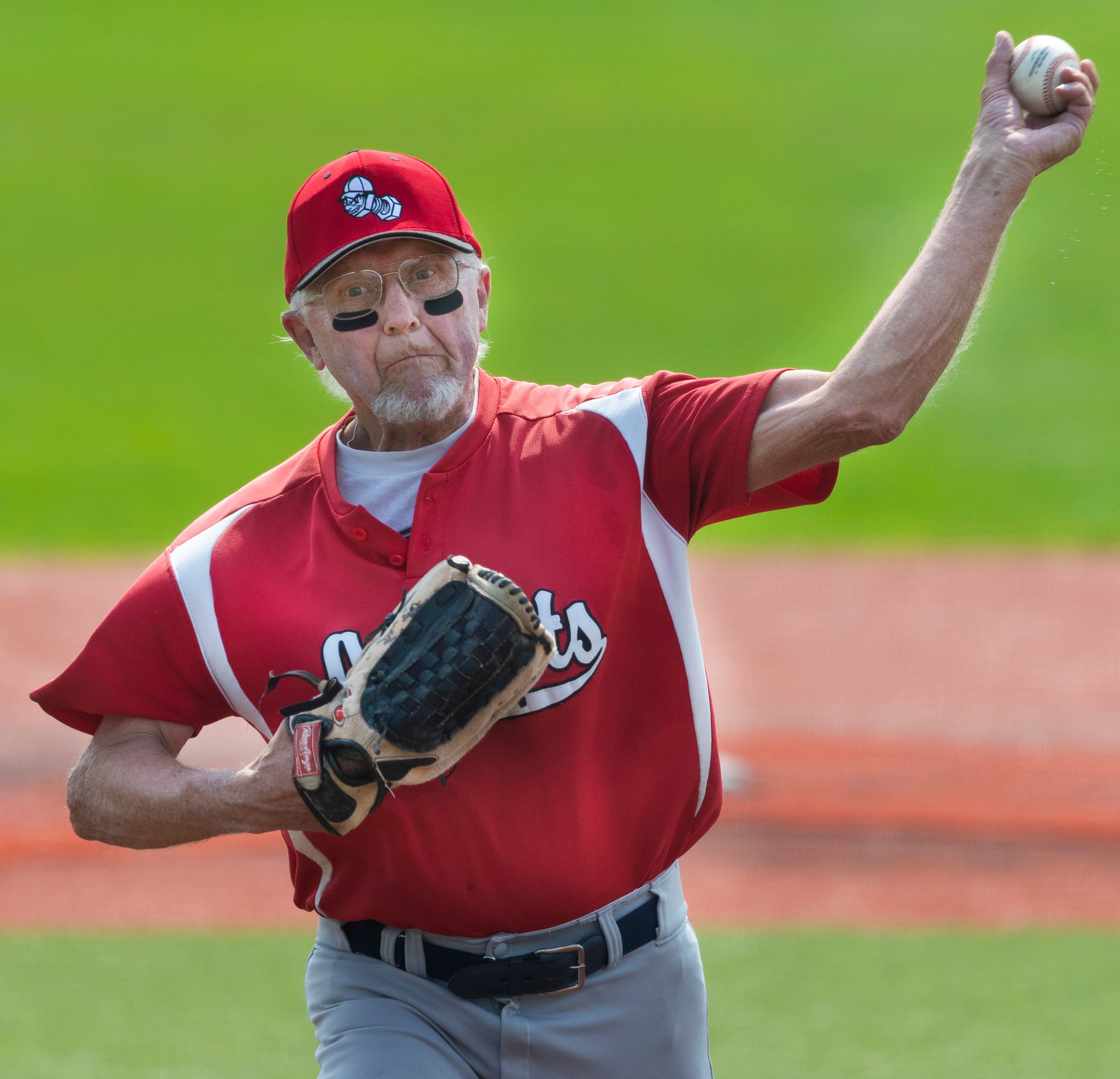81-year-old Milwaukee man still pitching hardball twice a week