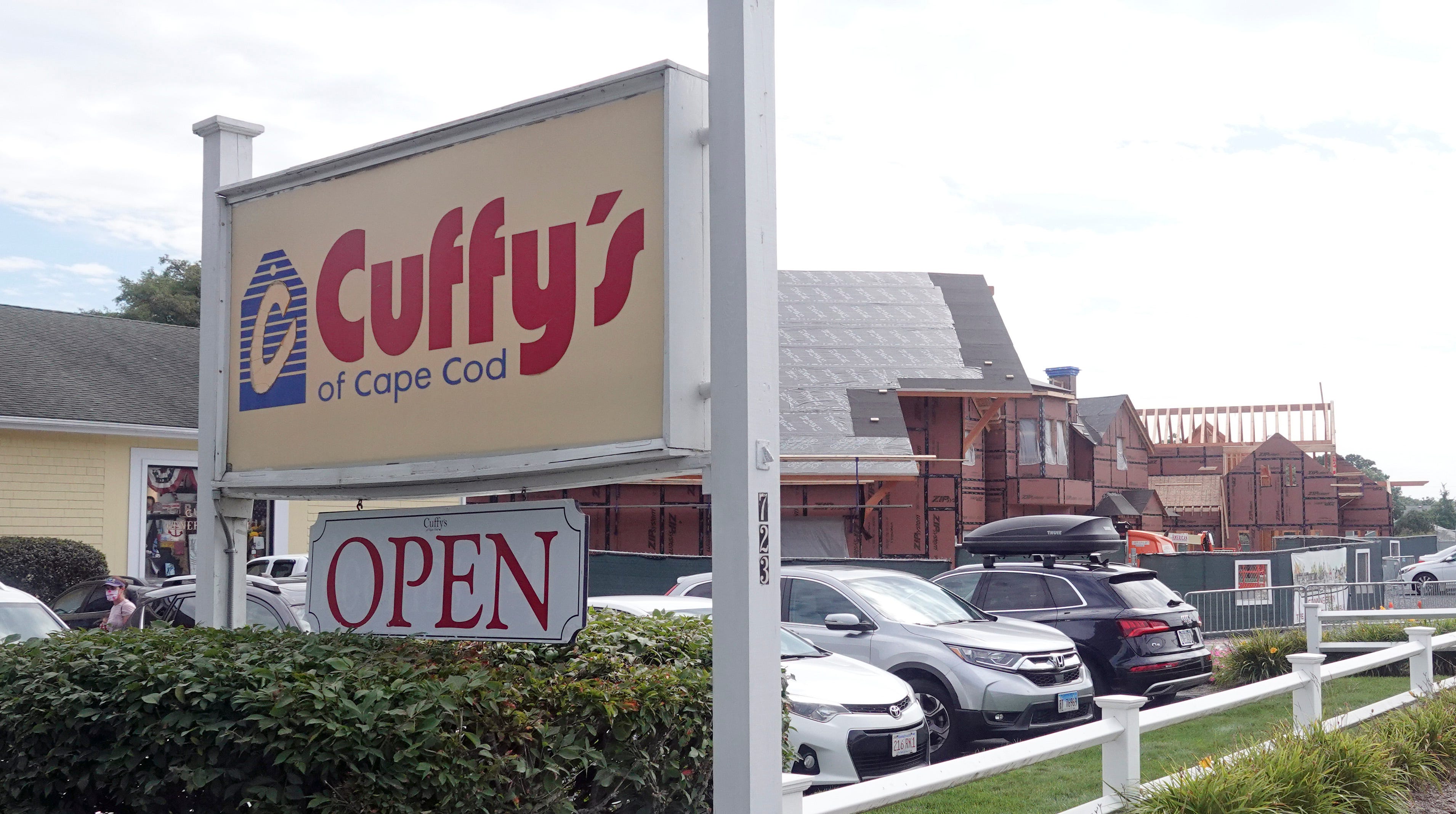 Cape Cod keepsakes: Cuffy's Dennis expansion about more then T-shirts