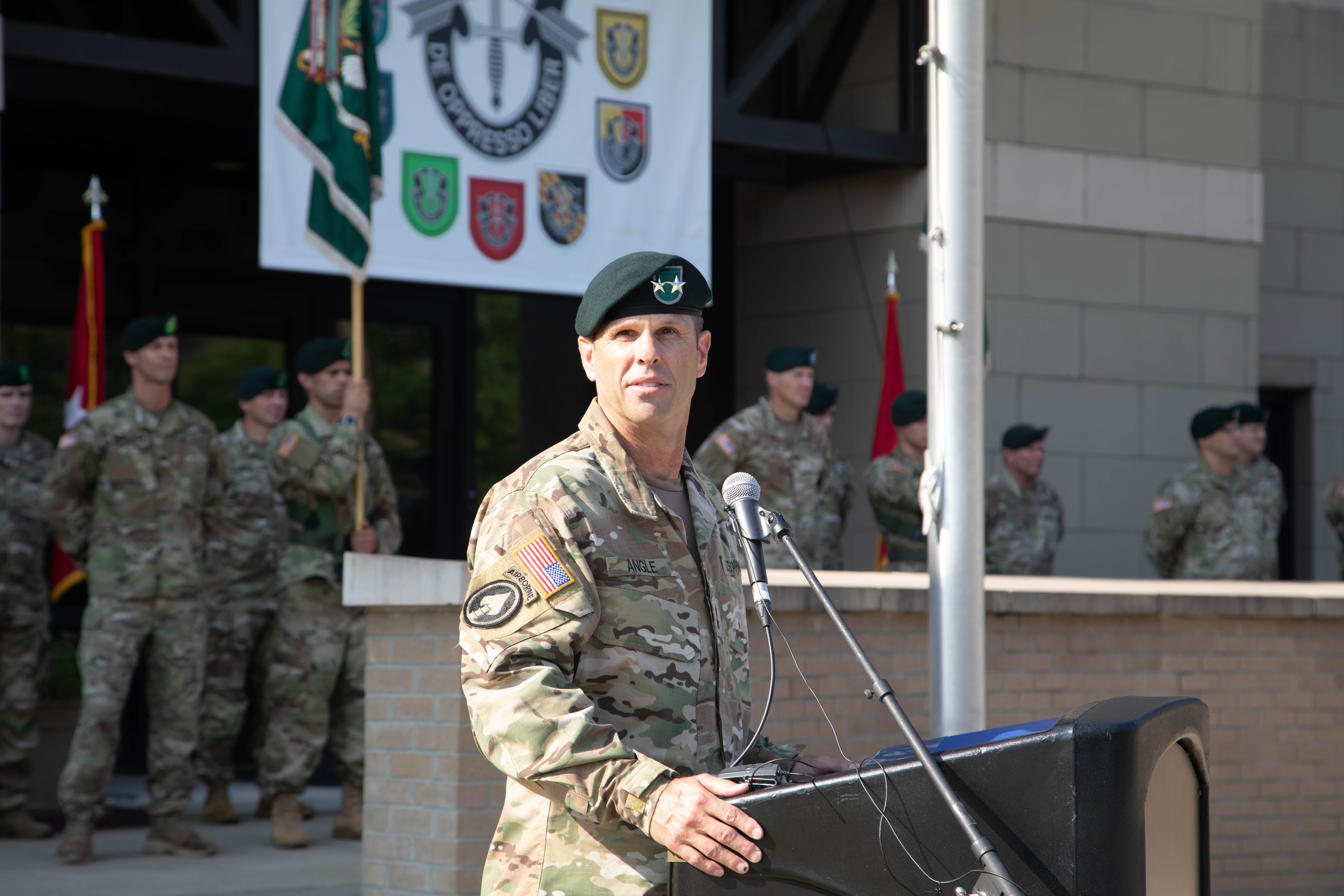 Fort Bragg 1st Special Forces Command changes commanders