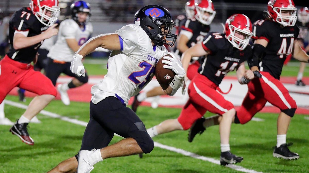 Appleton West vs. Manitowoc Lincoln in Week 1 of high school football