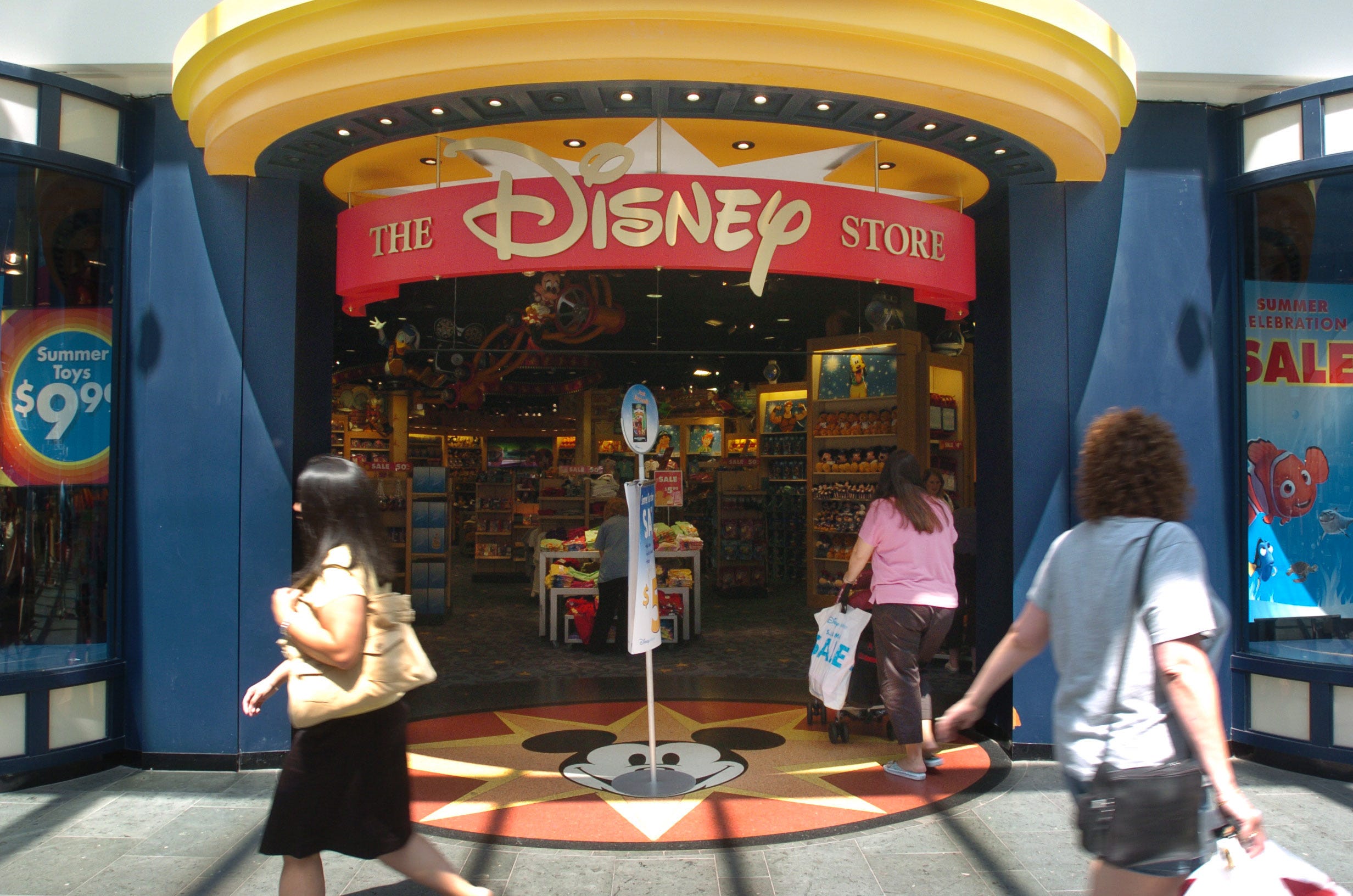 Disney Store and other old photos of NJ shops now out of business