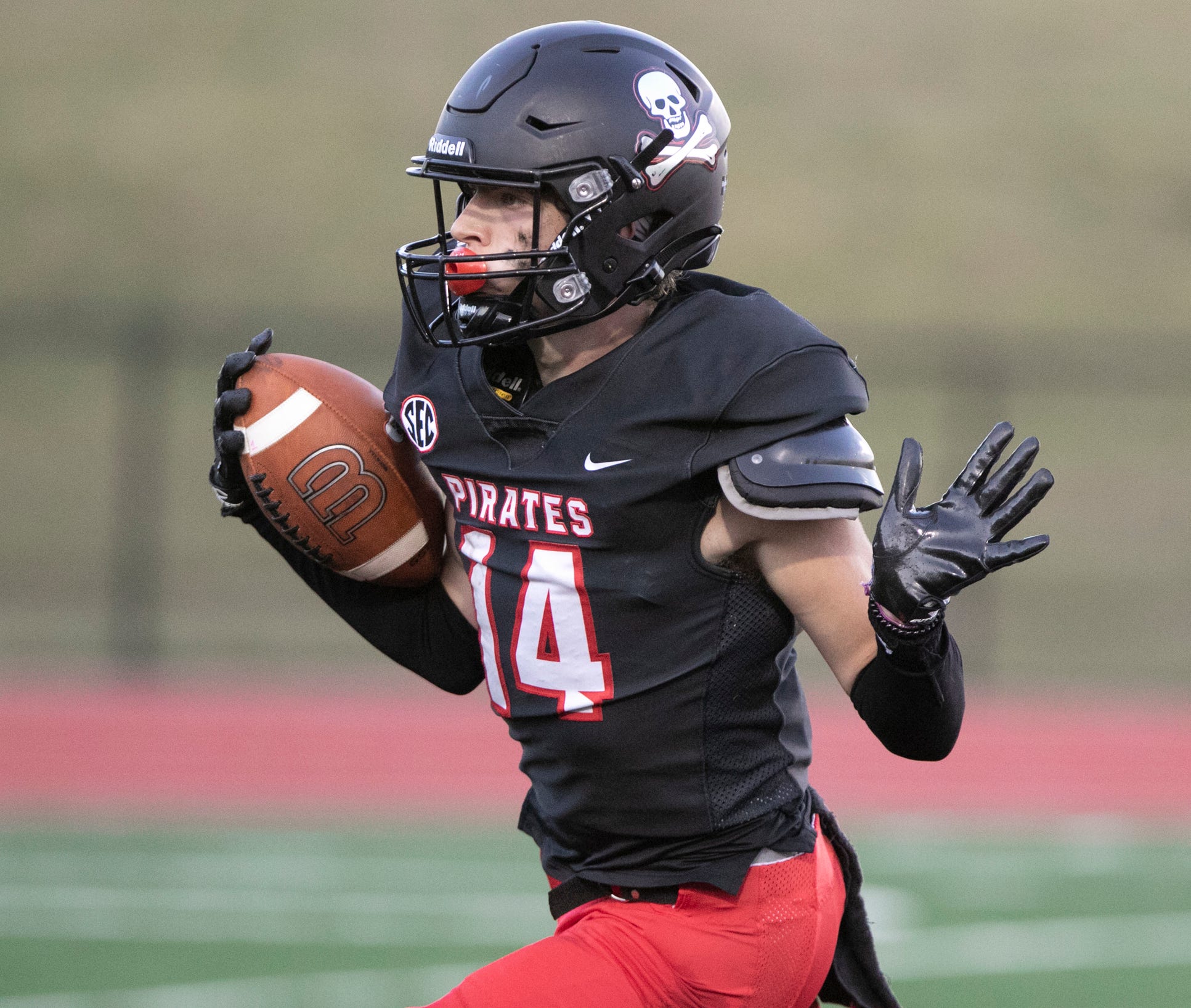 Caleb Wardlow scores 4 TD's 3 different ways in Pinckney football win