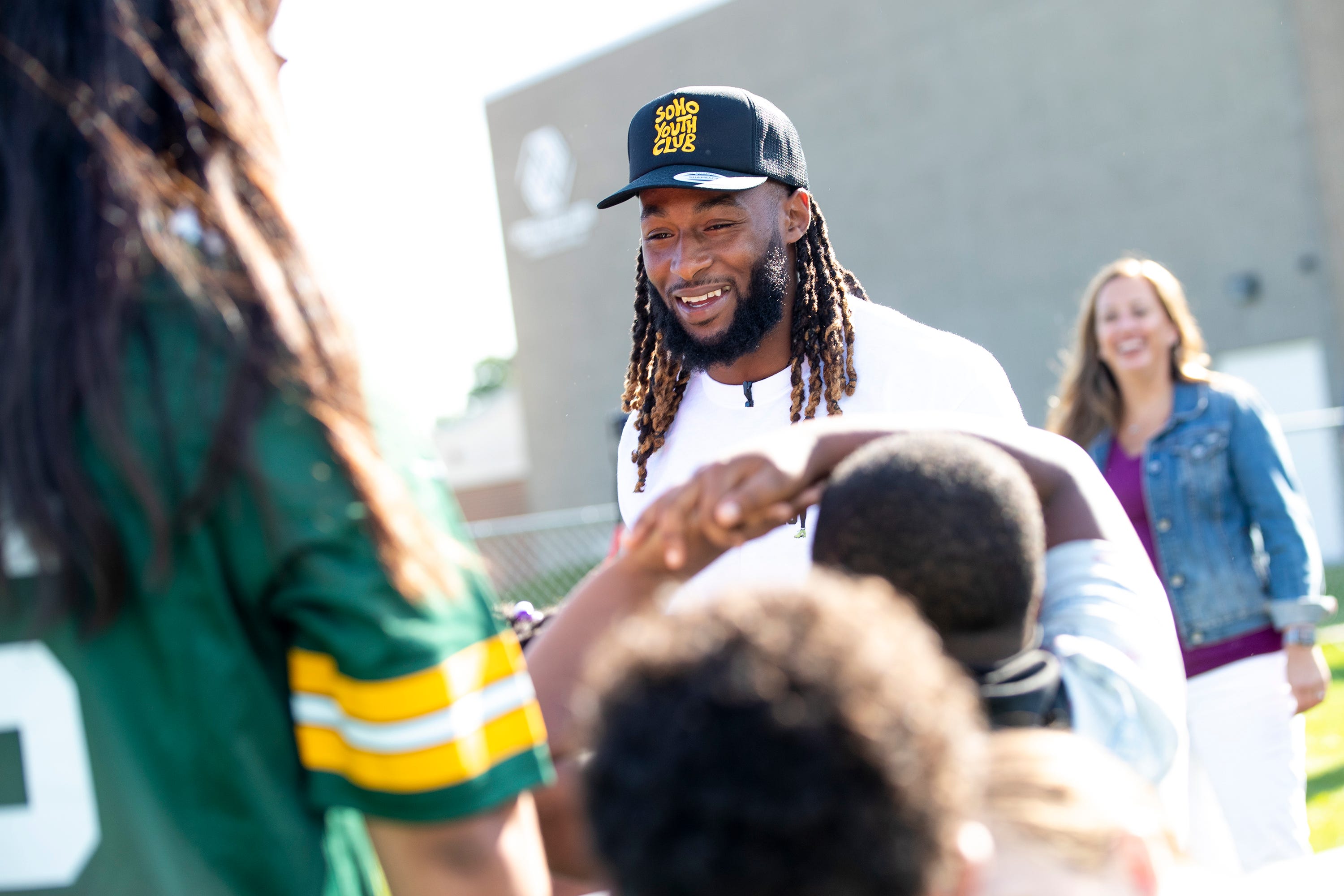 Aaron Jones adds pocket on jersey to secure dad's ashes during games