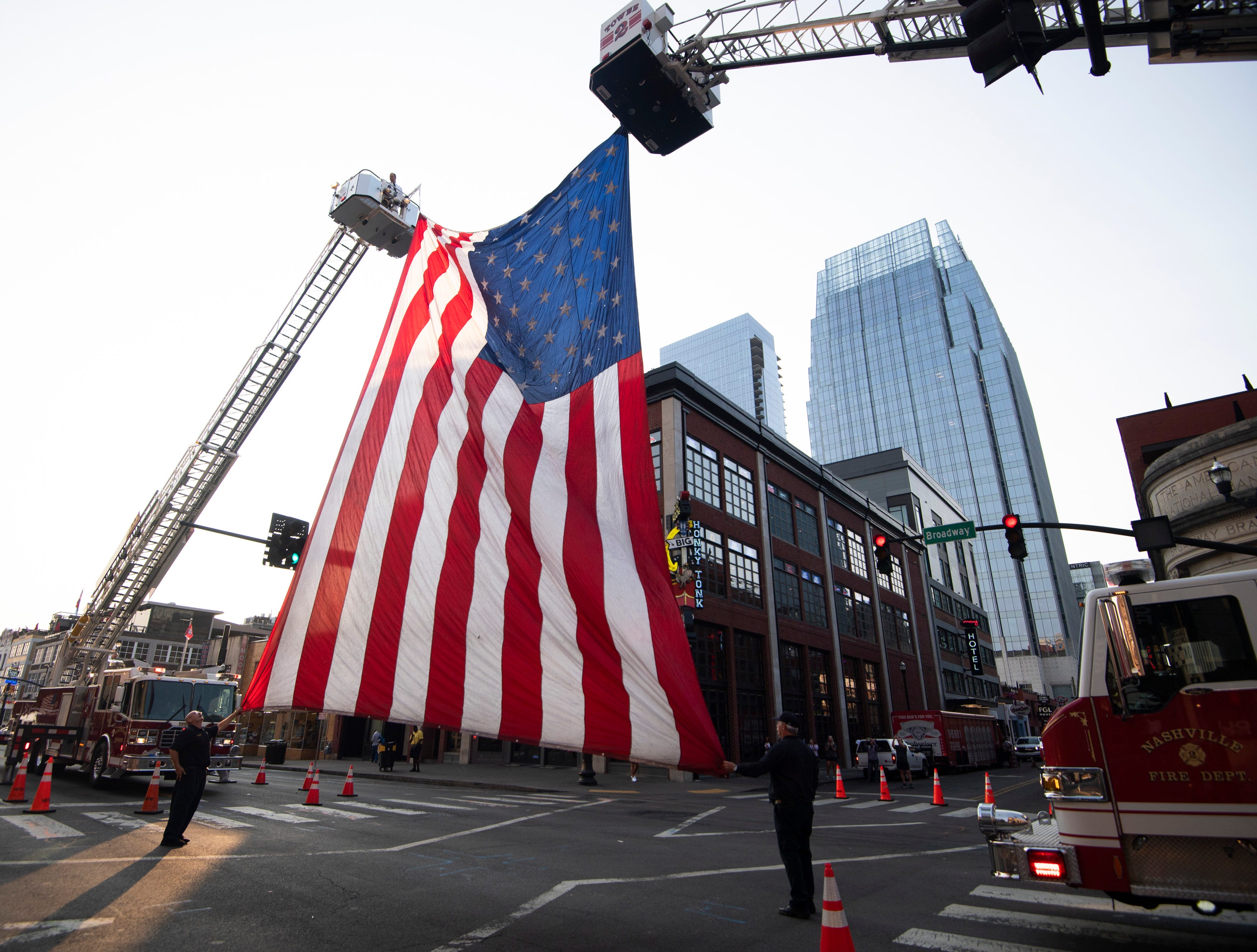 Firefighters and police officers remember 9/11 in Nashville