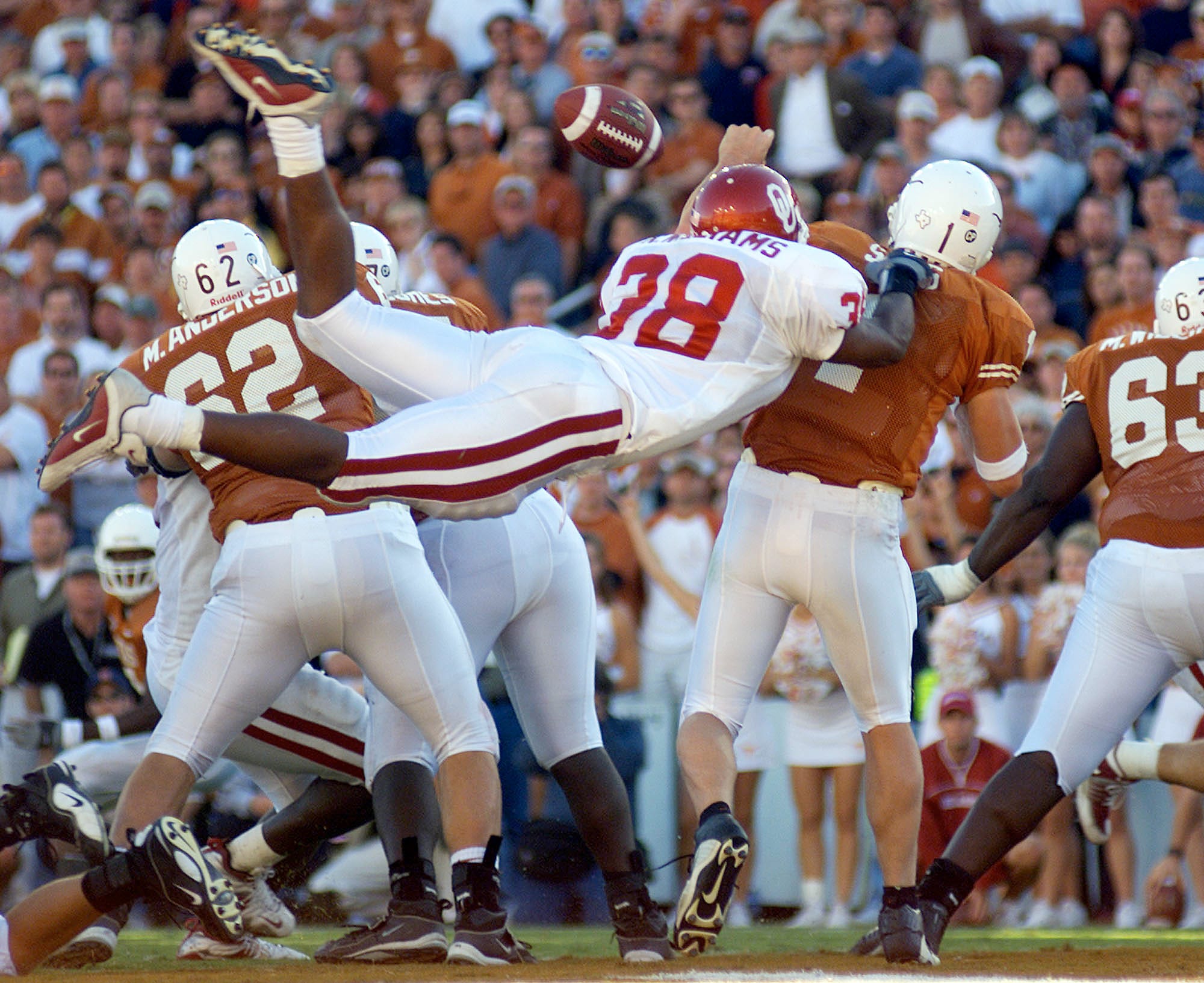 Roy Williams, Chris Simms dueling ages after Superman play in OU-Texas
