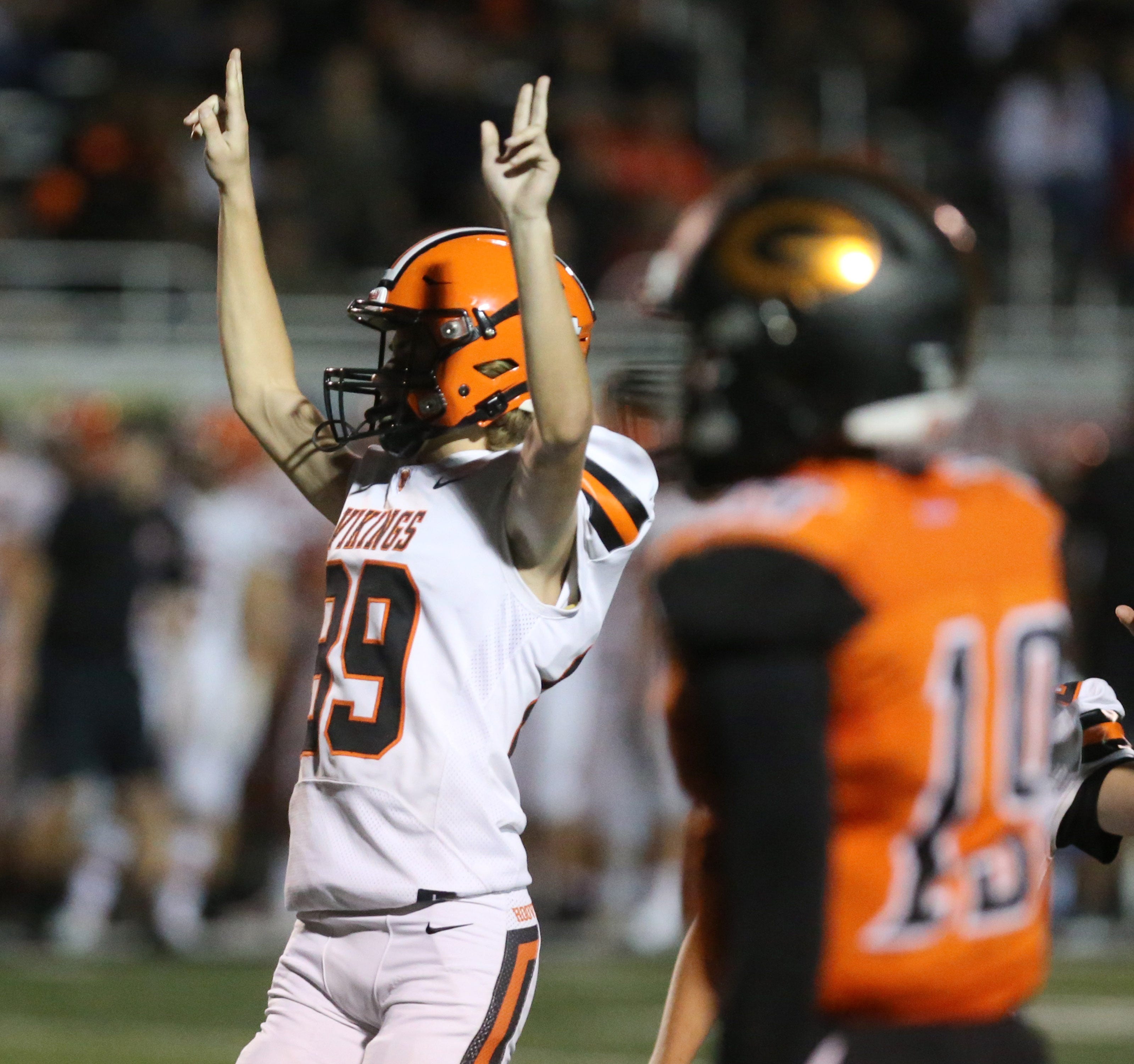 North Canton Hoover football kicker Robby Smart also in Vikings band