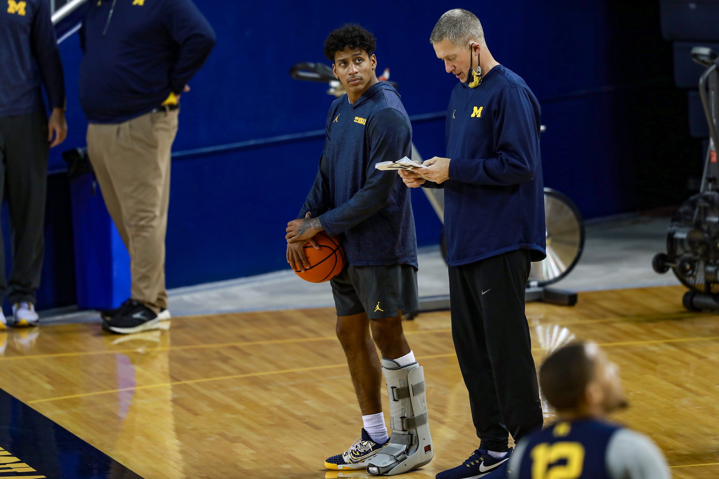 Michigan basketball's Eli Brooks tasked with leading youthful group