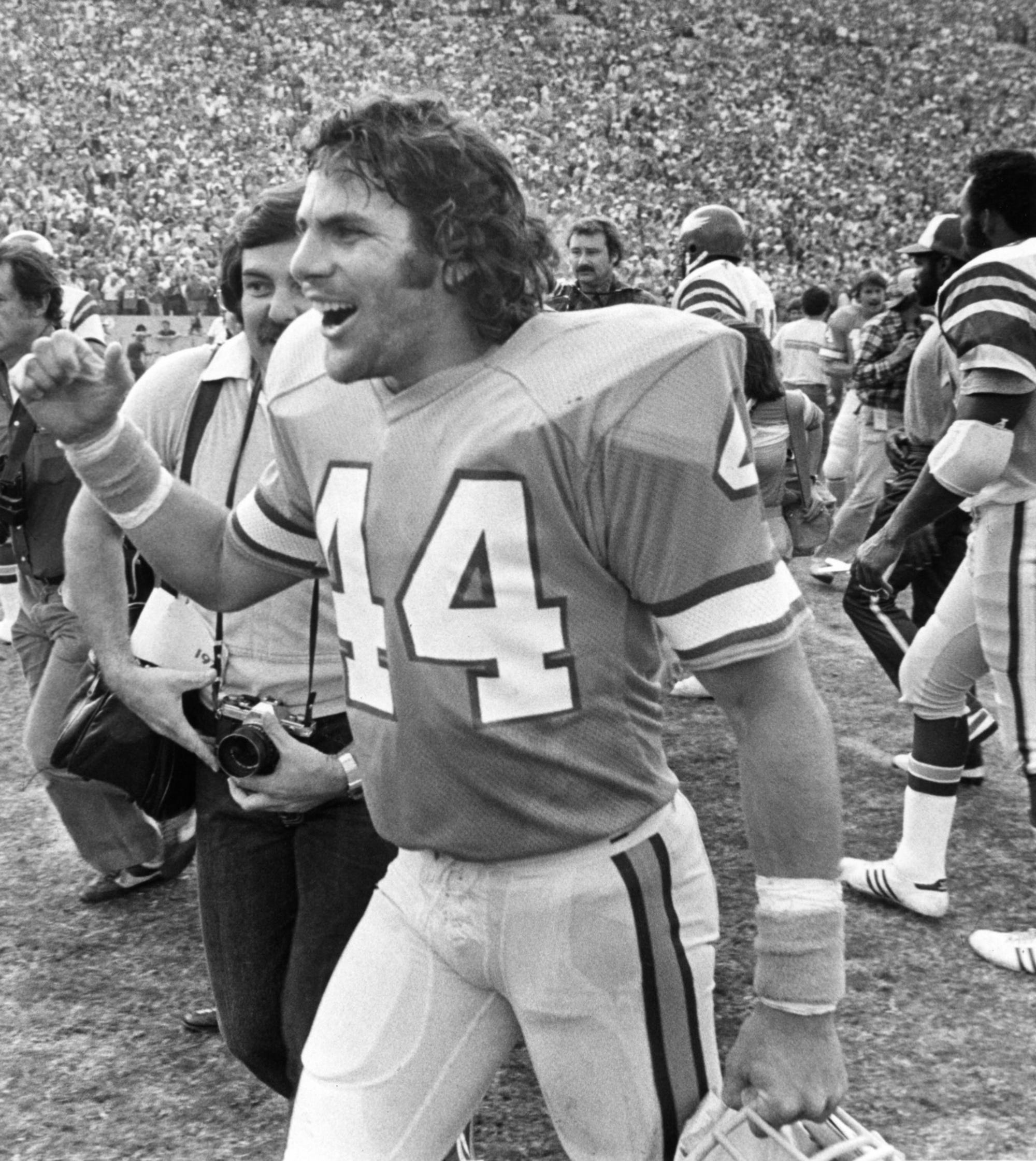 NFL concussion settlement leaves former players struggling for relief