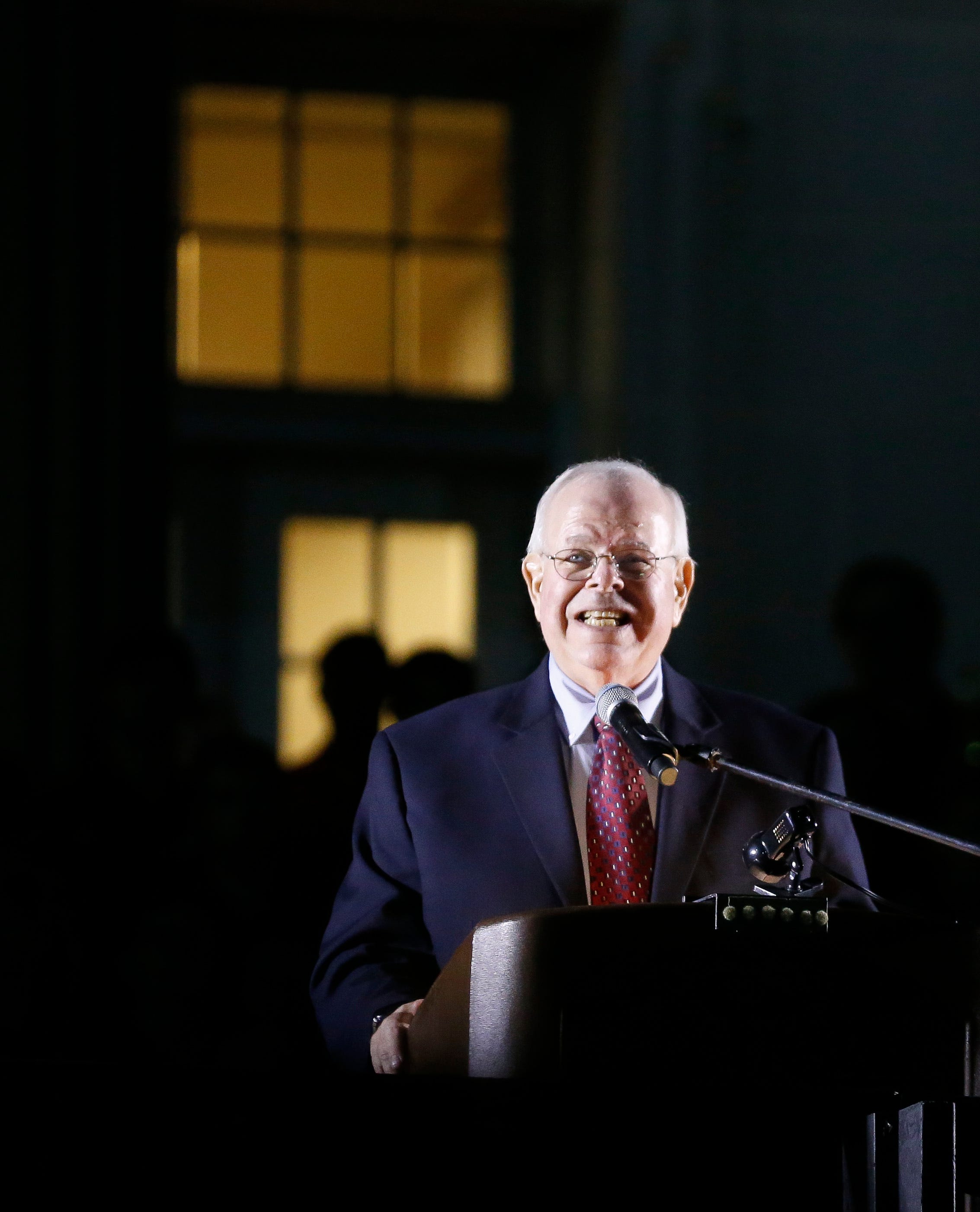 Eli Gold: Alabama football radio voice to miss part of 2022 season