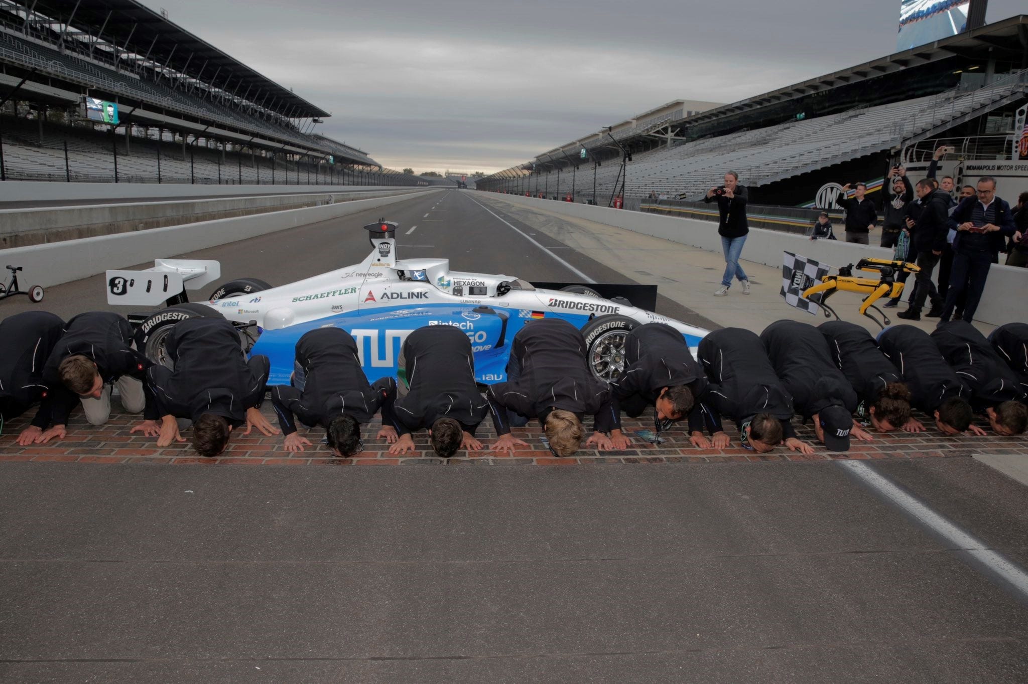 Indy Autonomous Challenge: Driverless cars reach 150 mph at IMS