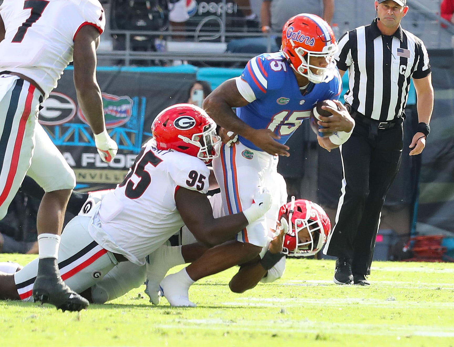 Georgia defense throttles Gators, looks like Junkyard 'Dawgs of old