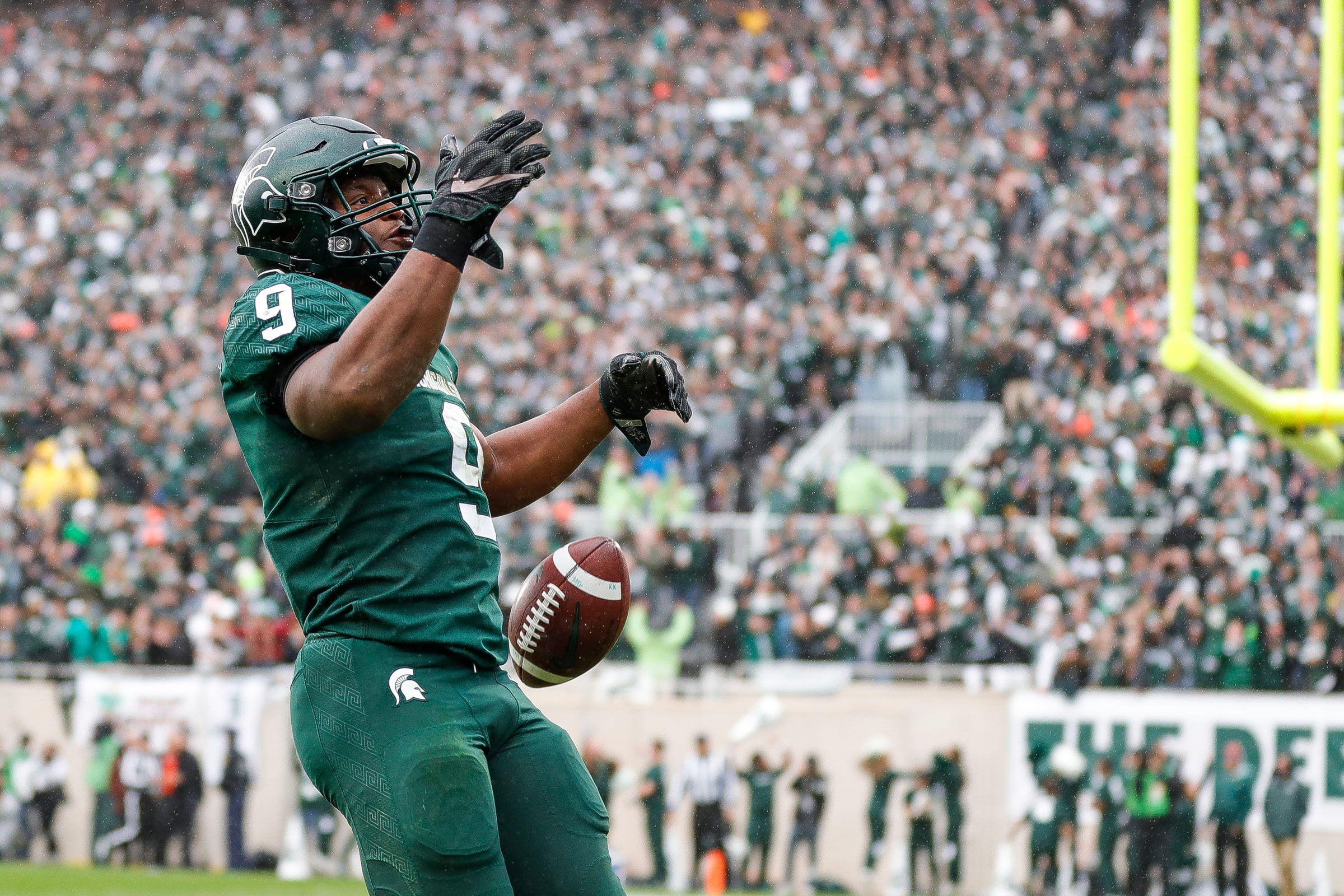 MSU RB Kenneth Walker III named a Maxwell Award semifinalist