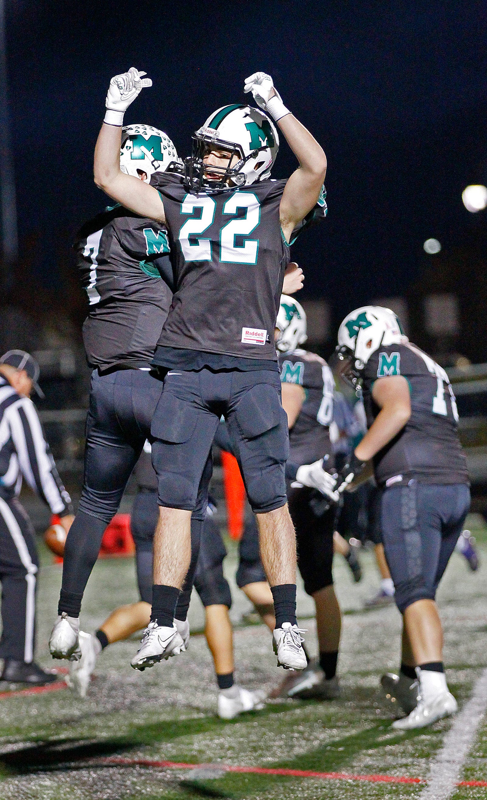 Marshfield High football defeats Beverly in state tournament