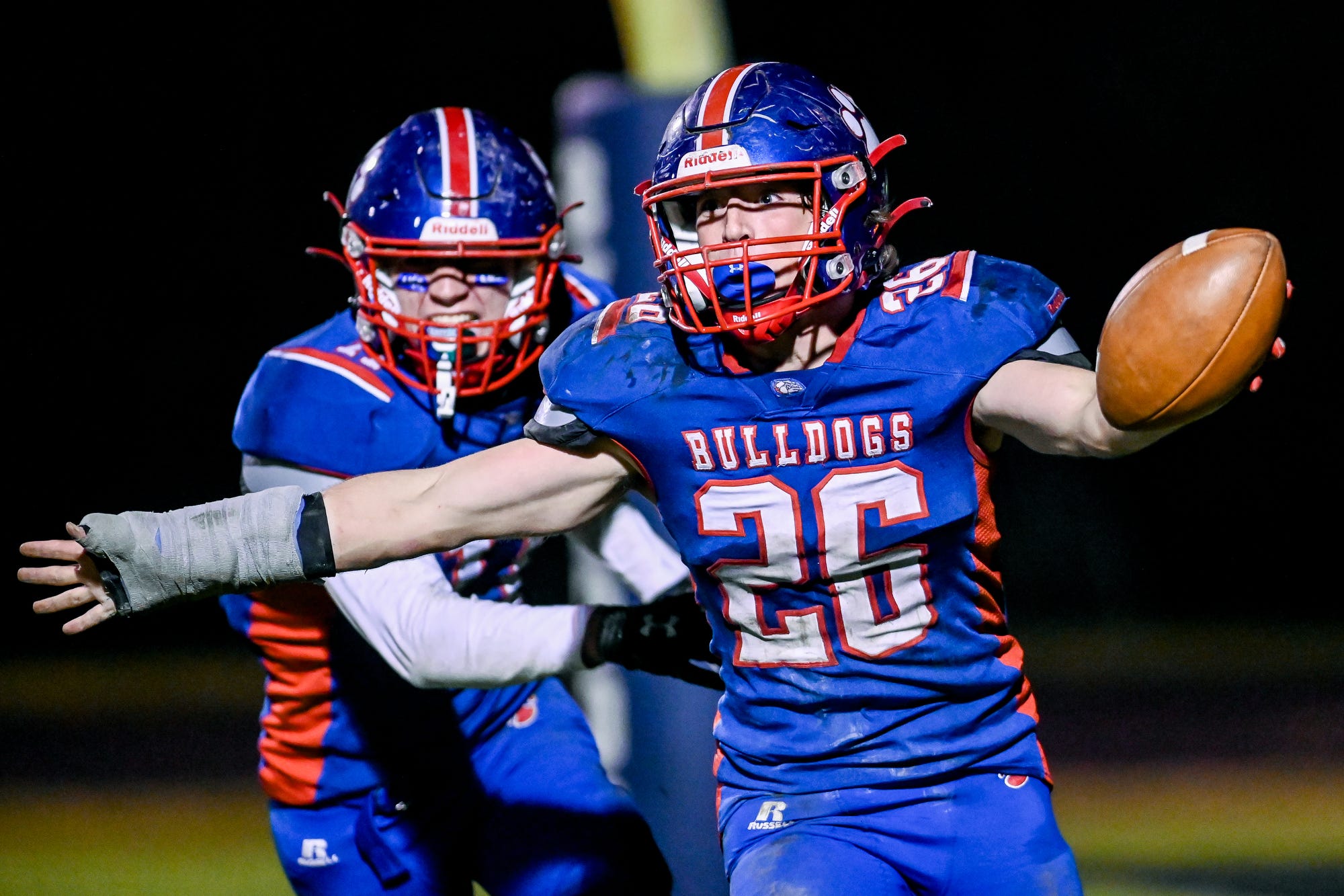 Mason football makes plays late, tops Haslett for district crown