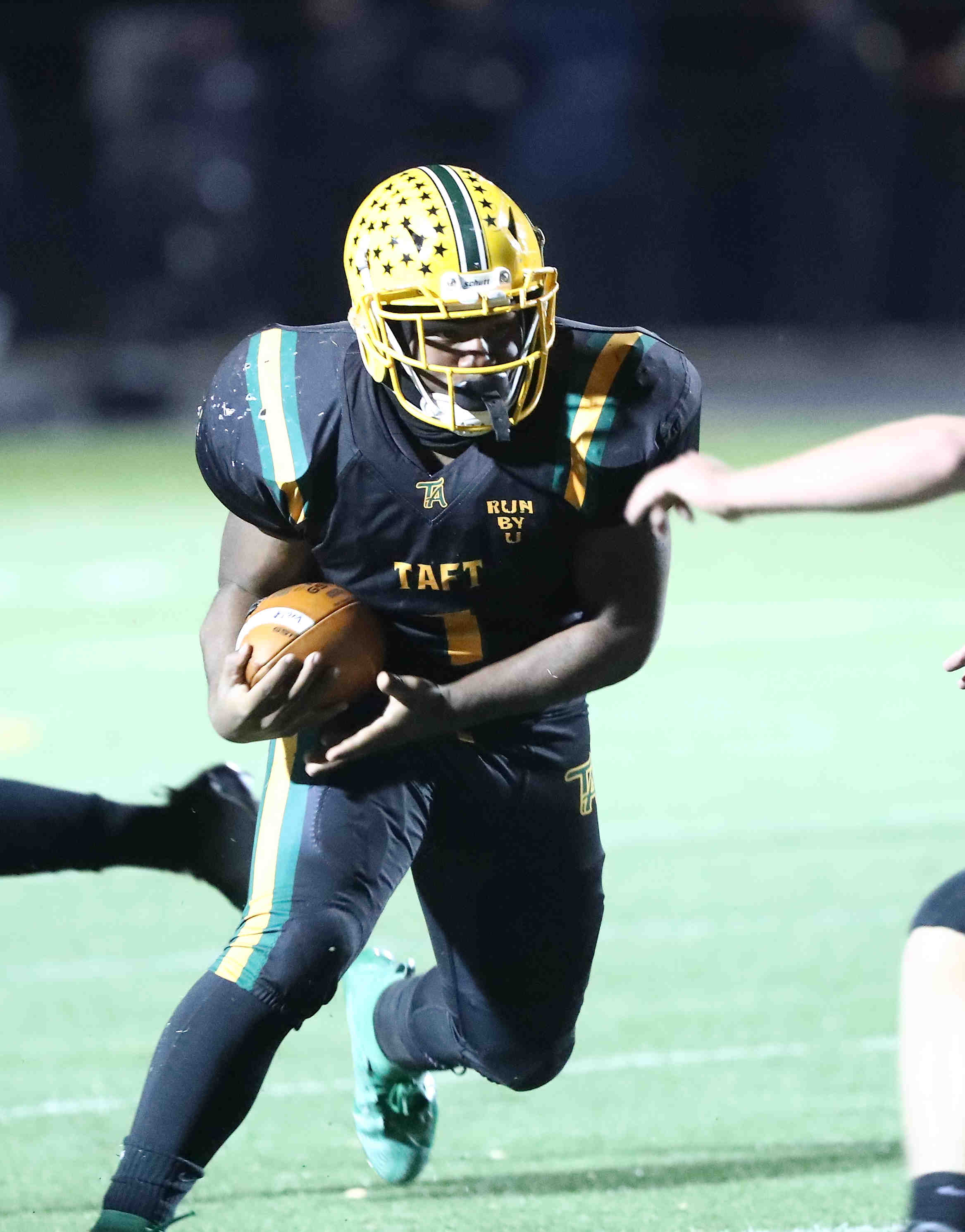 Taft football falls to Versailles in DV regional semifinals, 14-0