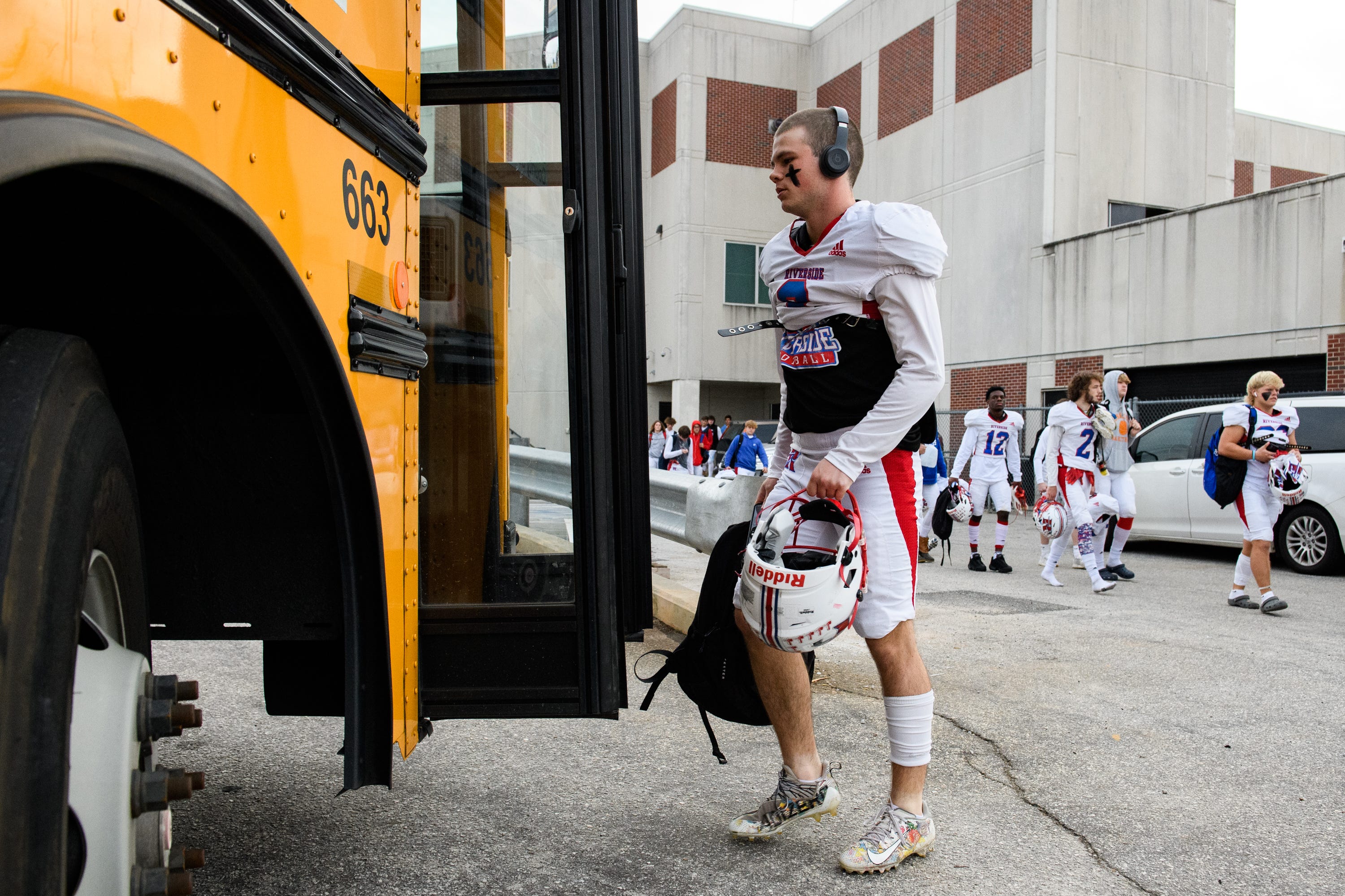Riverside High School football improving under new coaching staff