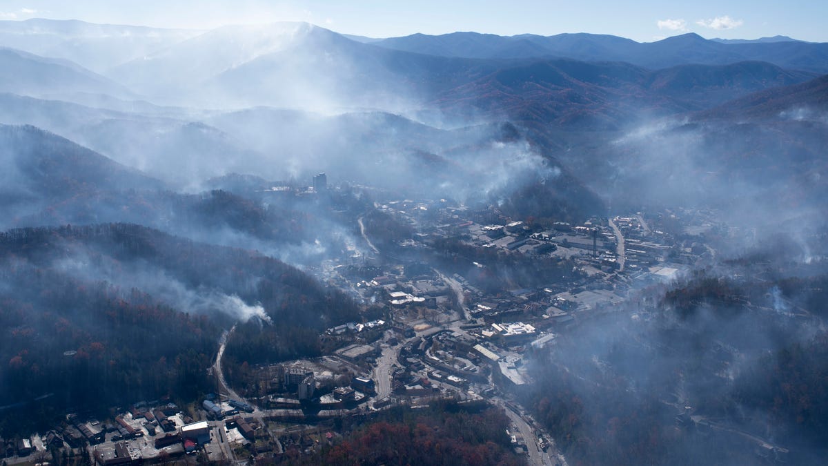 2016 Gatlinburg fire: then and now photos