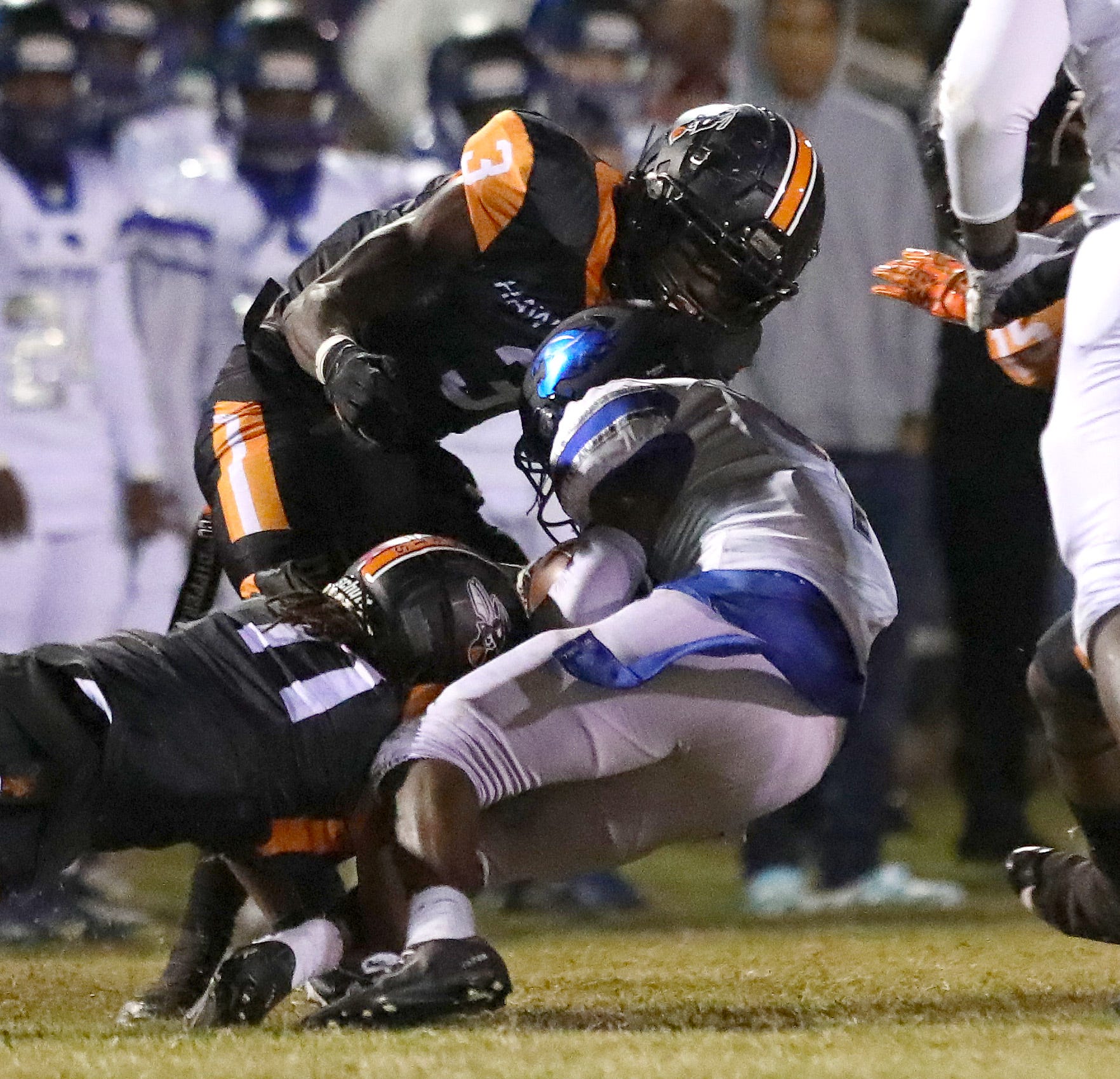 High school football: Hawthorne Hornets return to region finals