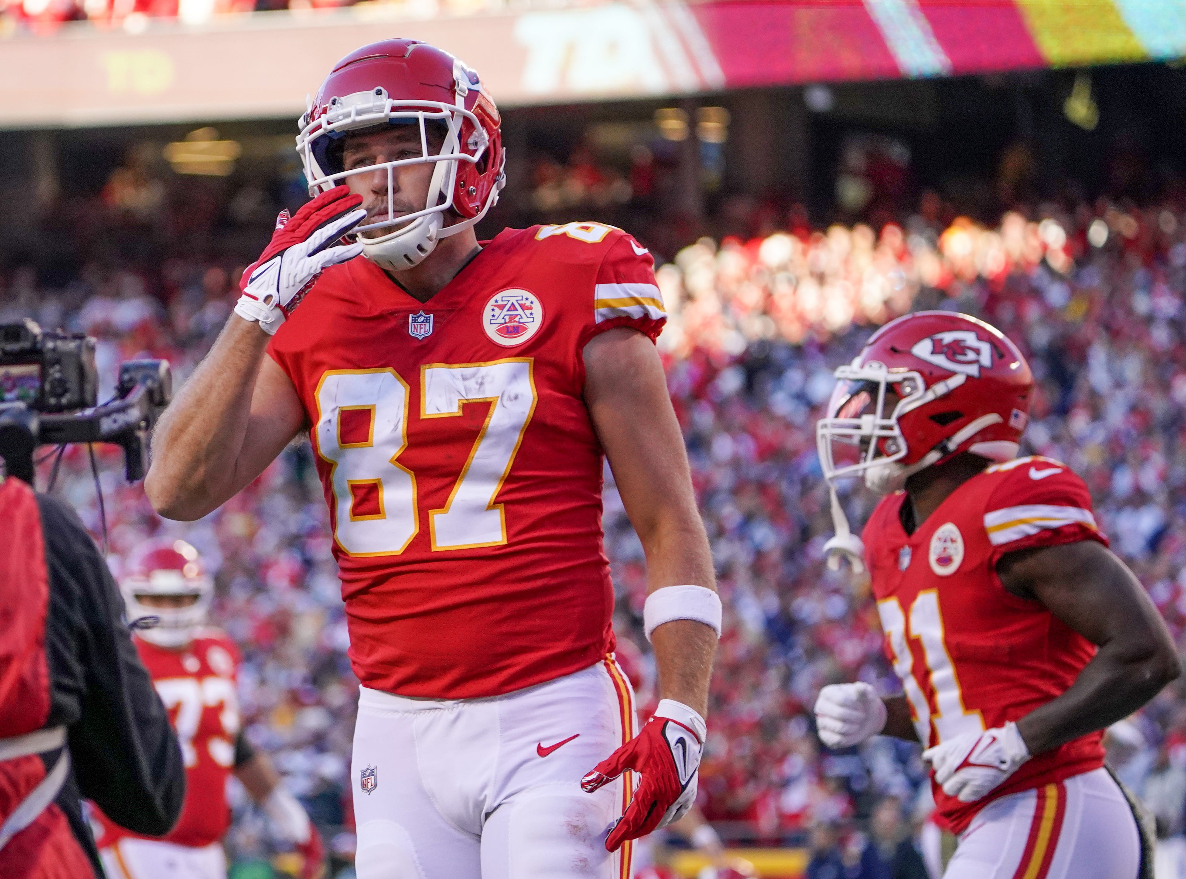 College Football Playoff: Chiefs TE Travis Kelce want UC Bearcats in