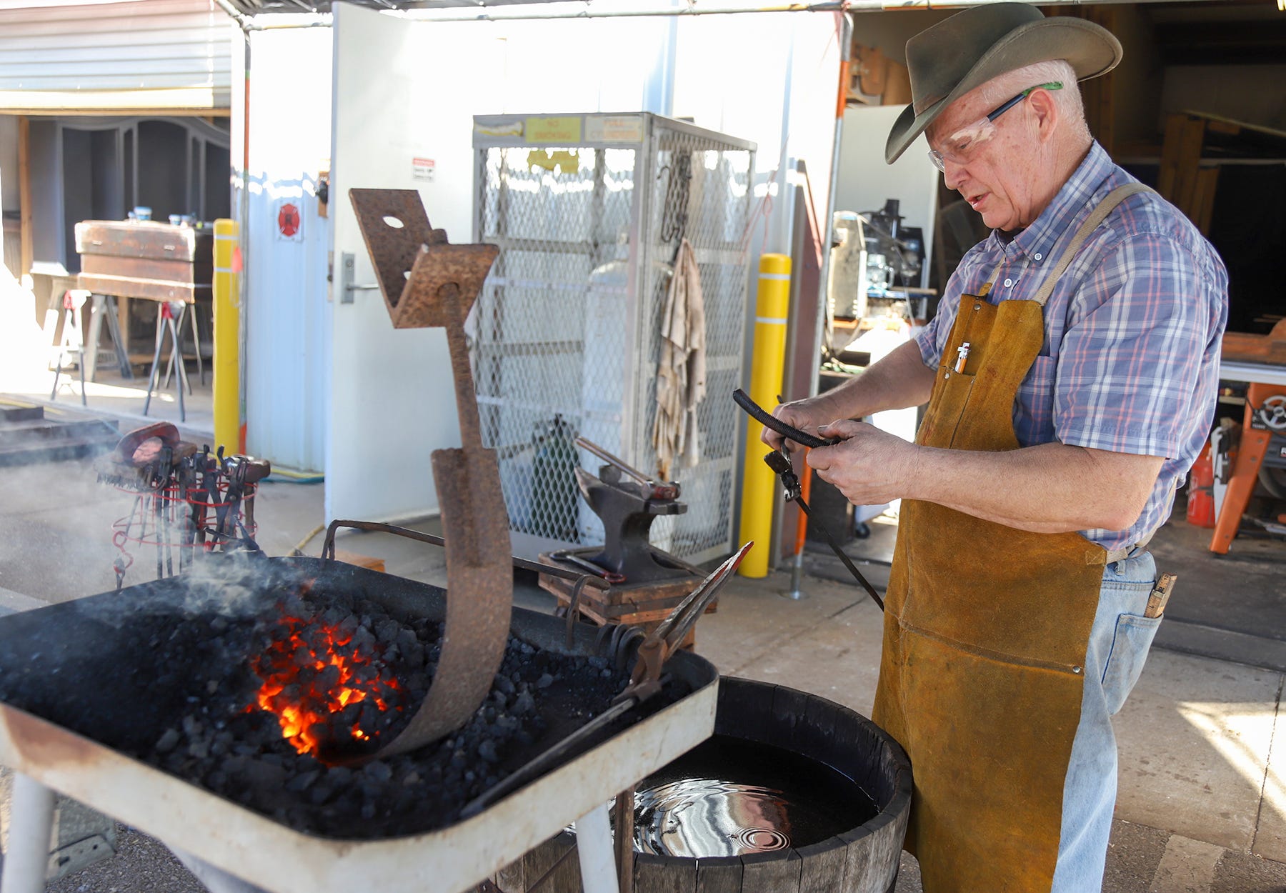 Air Force veteran David Sandlin teaches blacksmithing to airmen, veterans