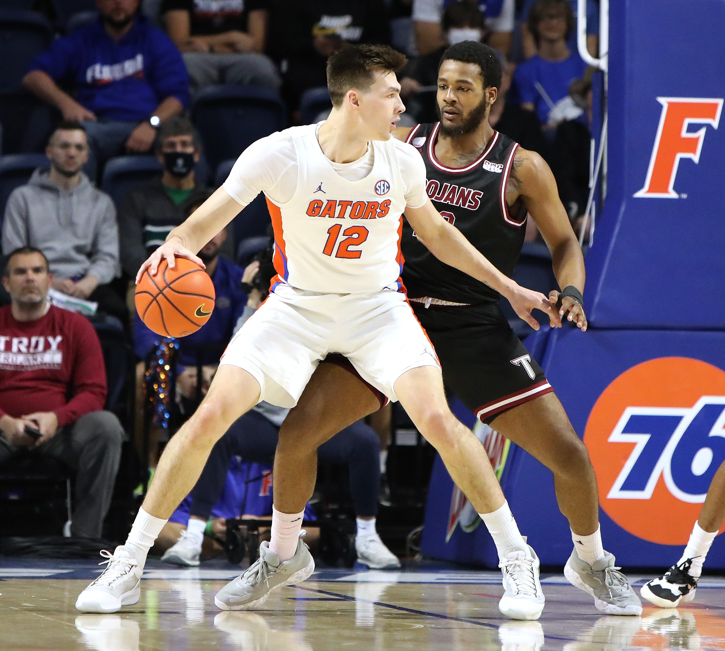 College basketball: Florida faces first true road test at Oklahoma