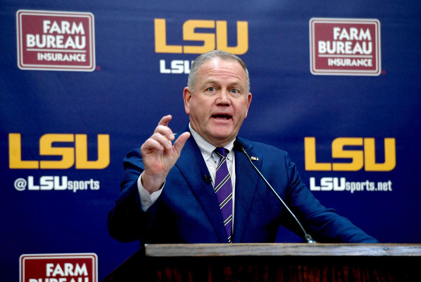 LSU football: Walker Howard discusses Brian Kelly's dance moves
