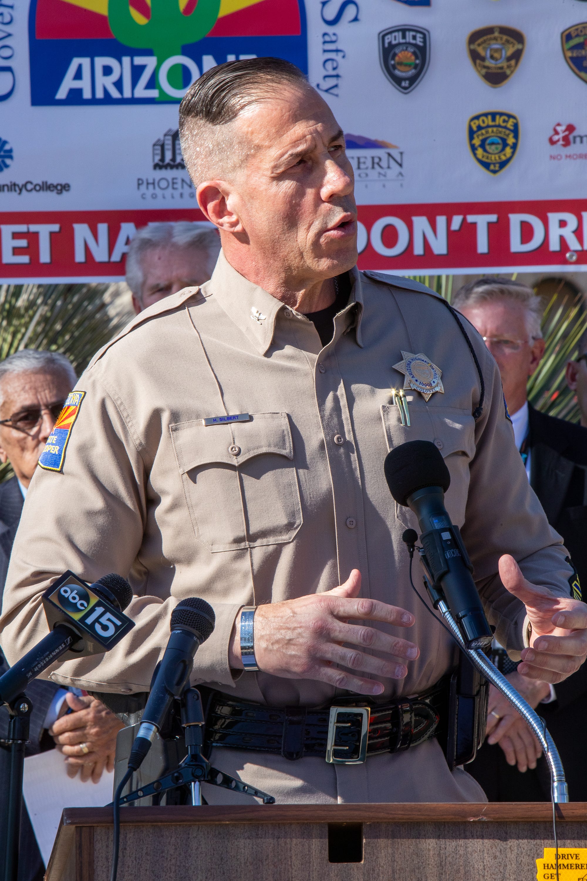 Coronel Heston Silbert decide jubilarse del DPS en Arizona