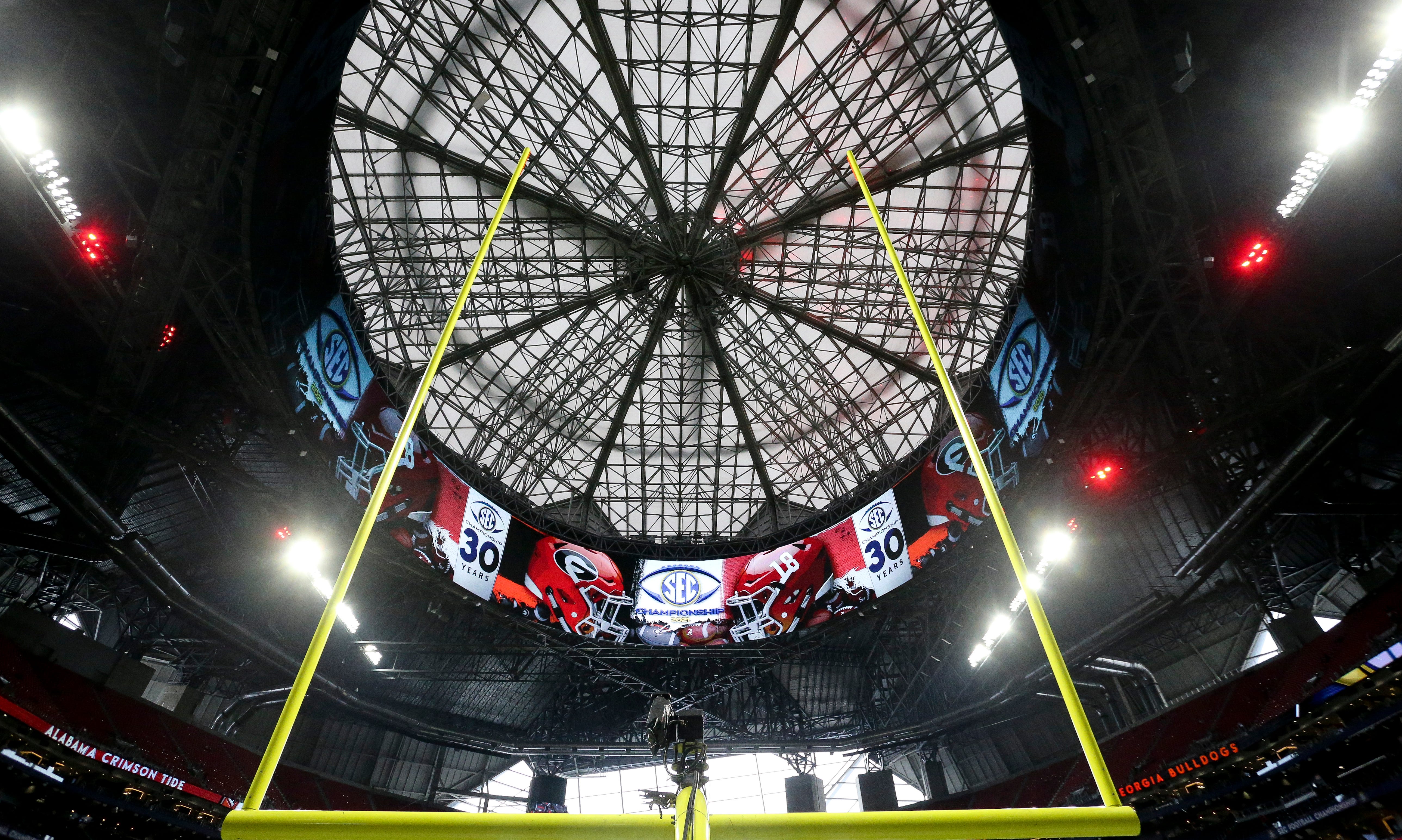 Who are the SEC Championship officials, referee?